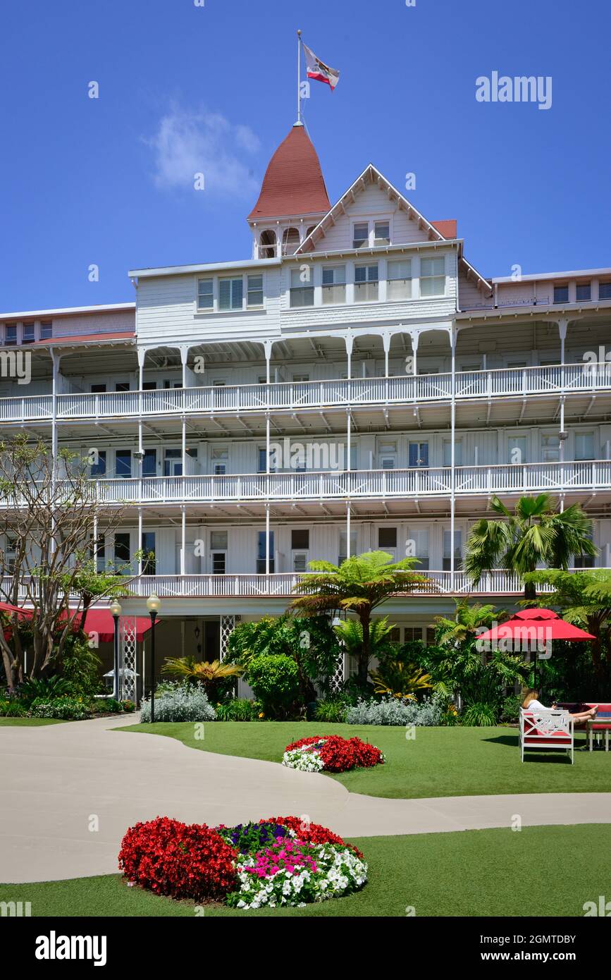 Inner courtyard of the Victorian-style resort, Hotel del Coronado ...