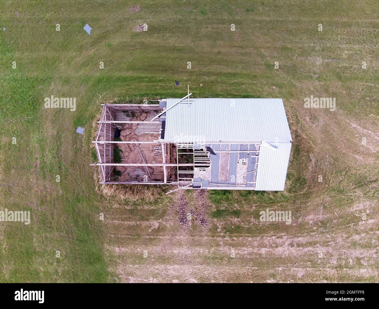 Tin can building hi-res stock photography and images - Alamy