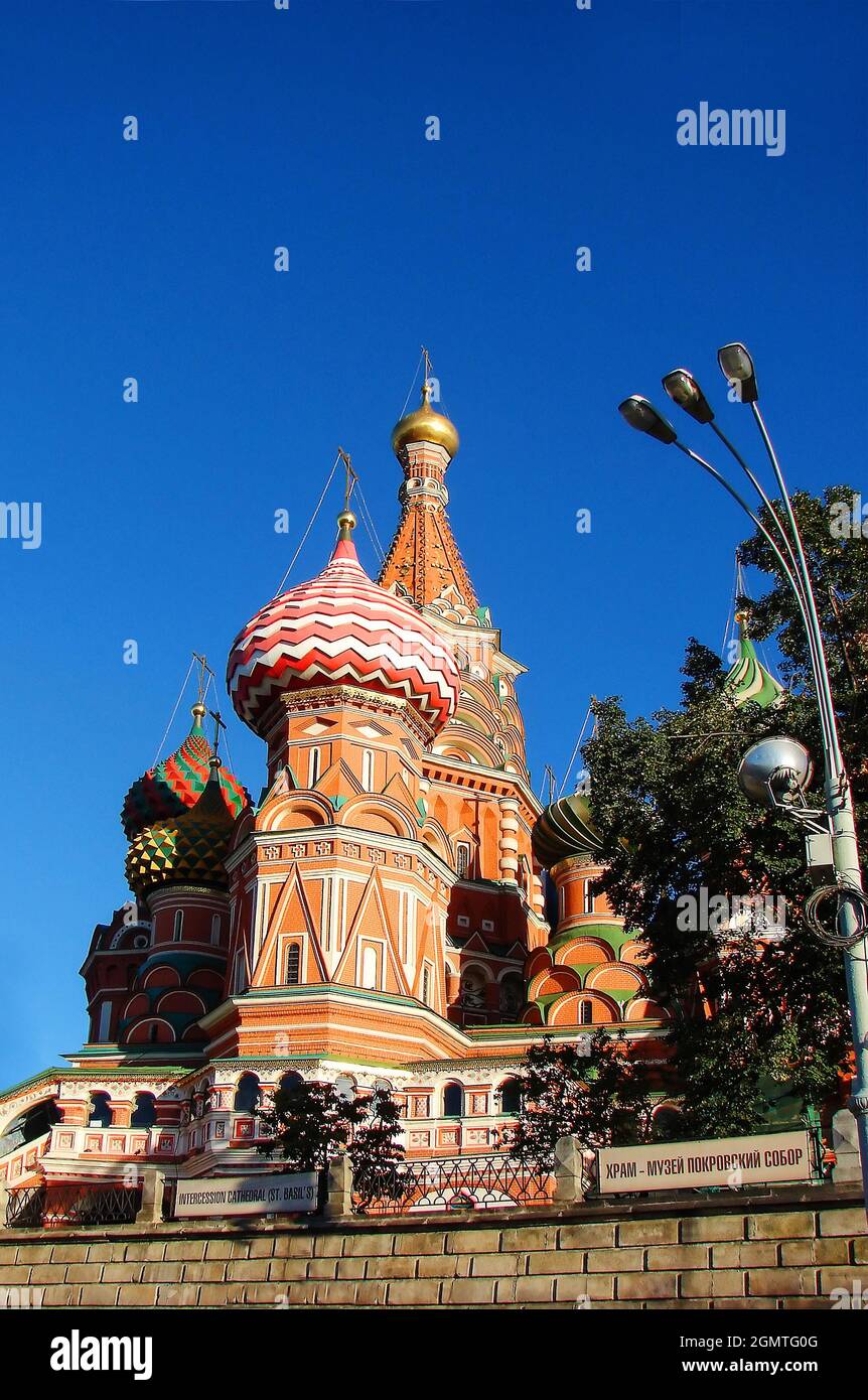 Saint st basils cathedral and kremlin red square moskva hi-res stock ...