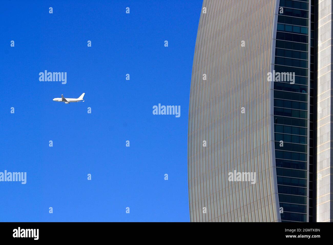 Bank building dubai bank hi-res stock photography and images - Alamy