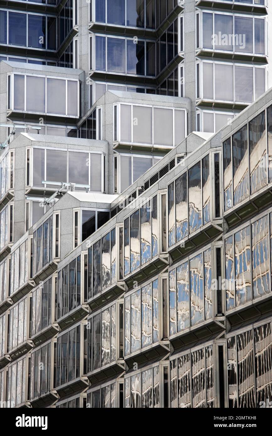 London has some of the most spectacular buildings of any city. This is ...