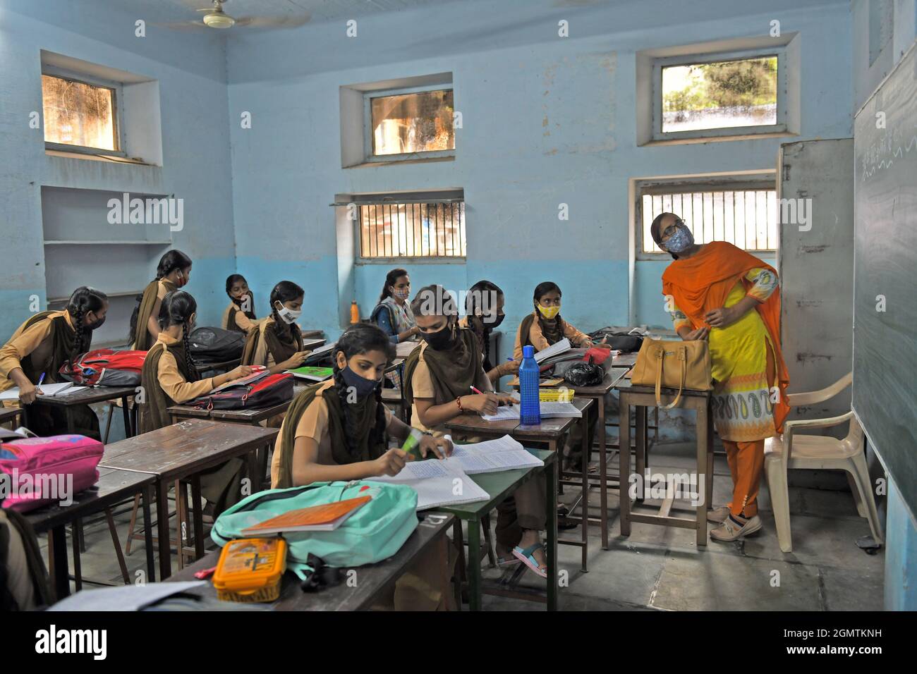 Indian school class photo india hi-res stock photography and images - Alamy