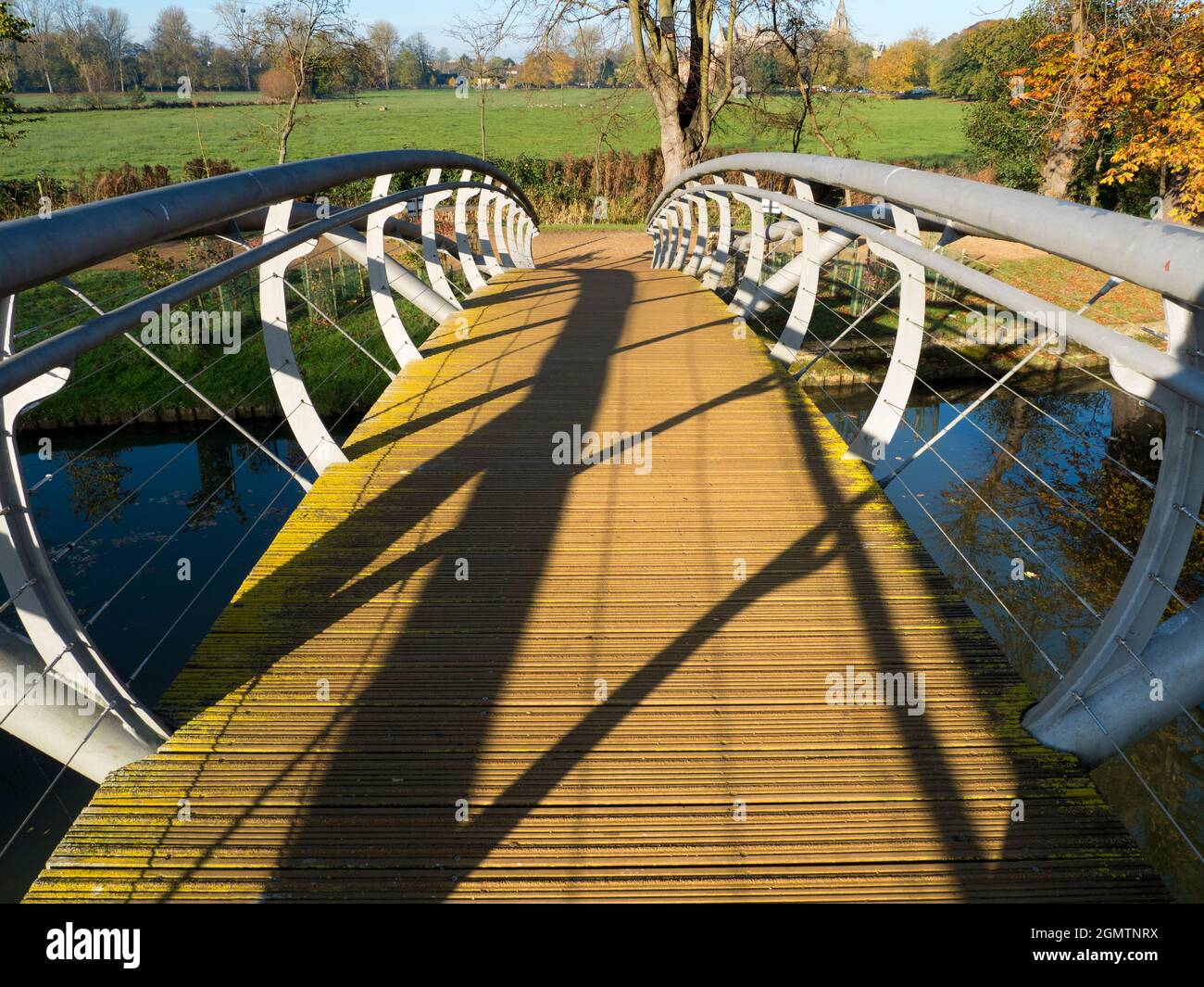 Oxford, England - 6 November 2017 This tubular truss footbridge over ...