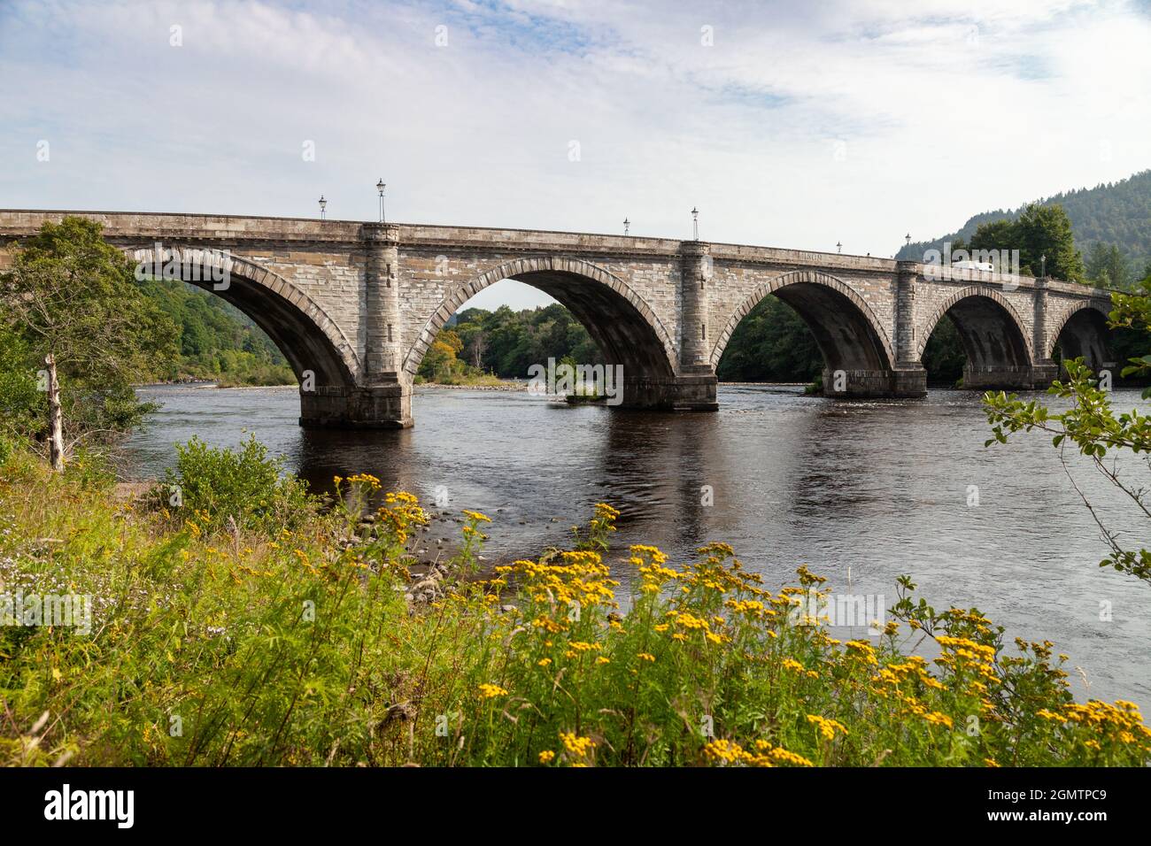 Dunkeld Bridge over the river Tay, built in 1809 Stock Photo - Alamy