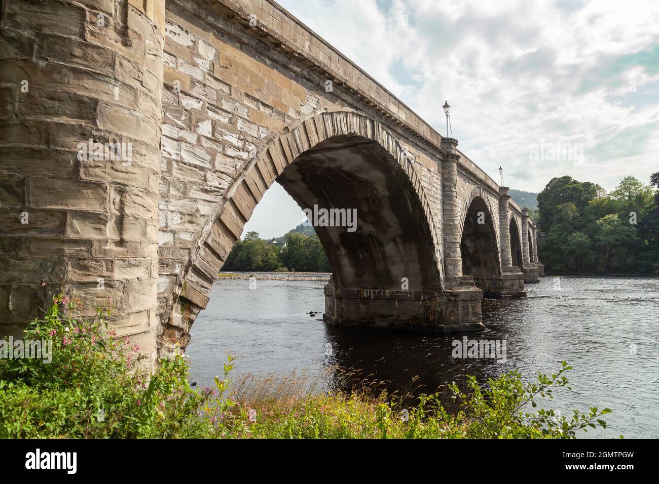 Dunkeld Bridge over the river Tay, built in 1809 Stock Photo - Alamy