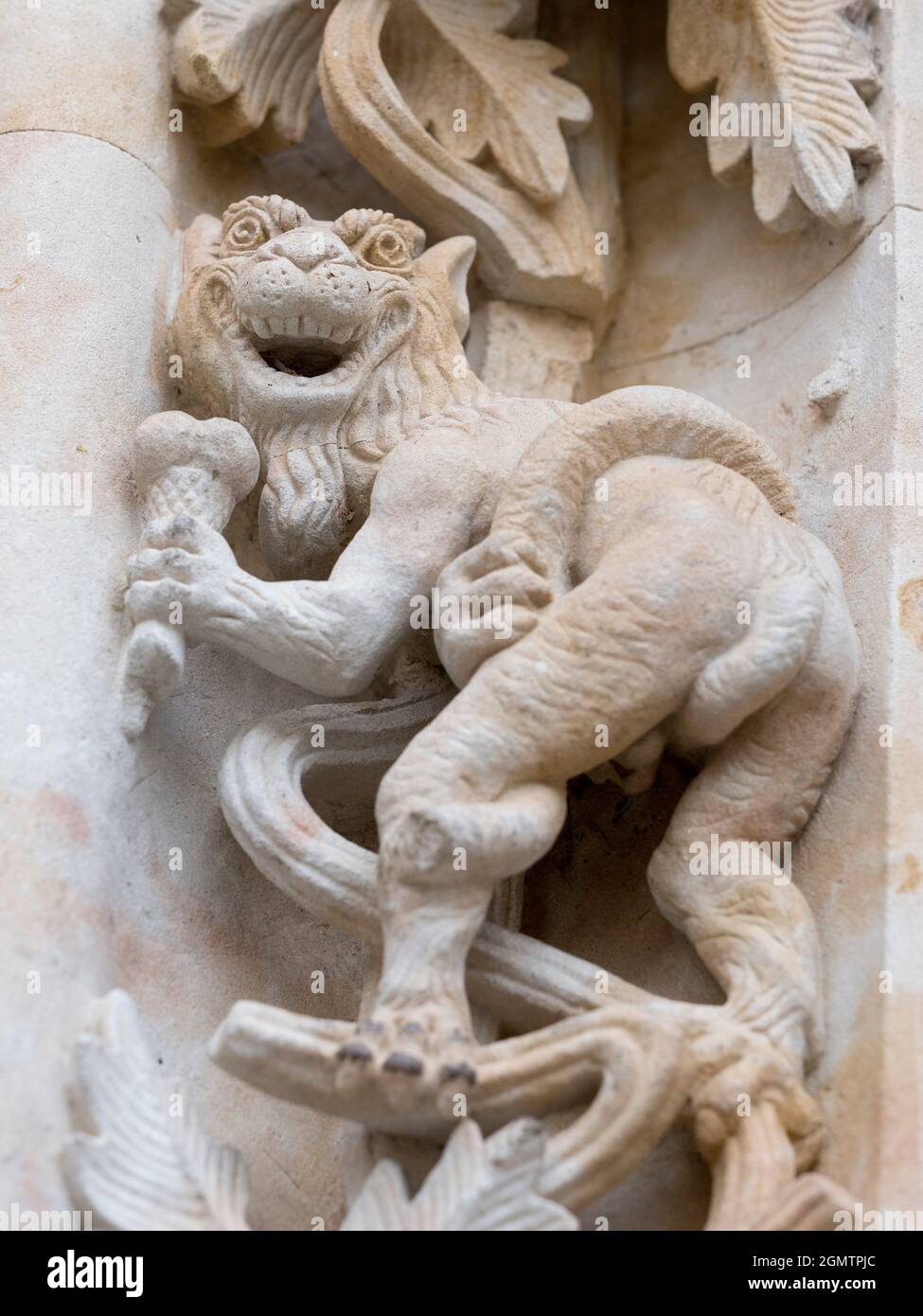 Ancient romanesque lion capital hi-res stock photography and images - Alamy