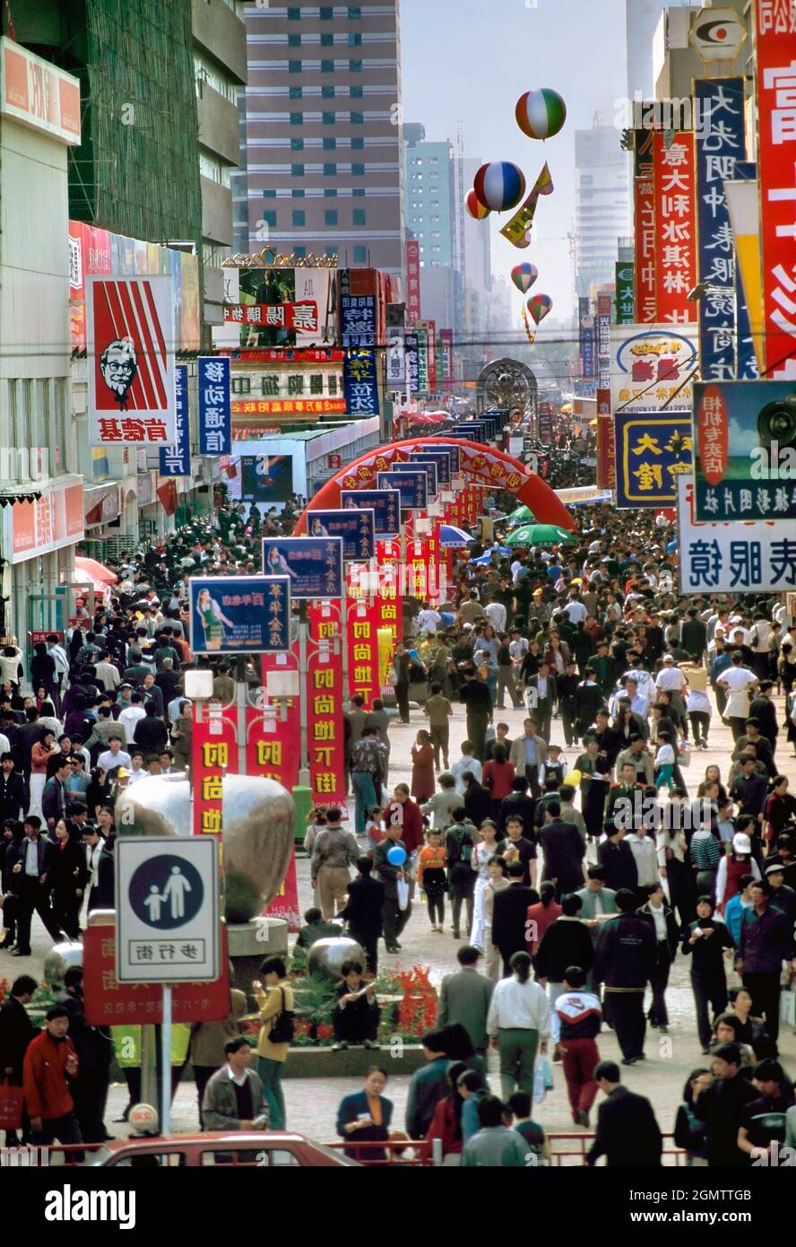 Chinese shopping 1999 hi-res stock photography and images - Alamy