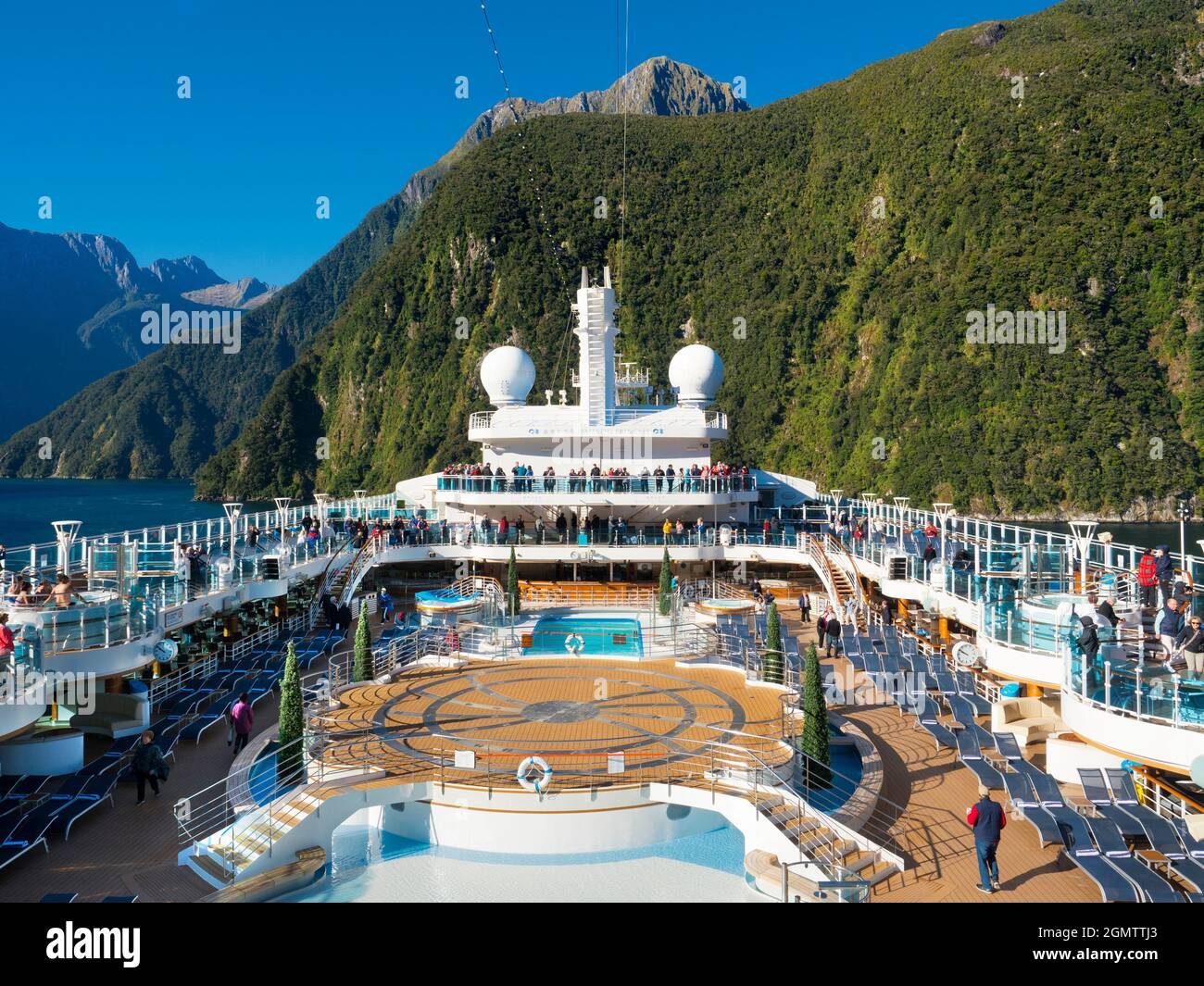 Milford Sound, New Zealand - 25 March 2019 Here we see life on an ocean ...