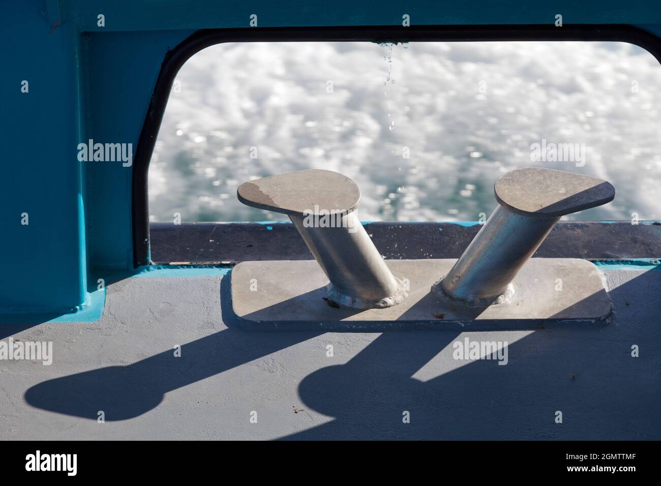 Boat mooring posts hi-res stock photography and images - Alamy