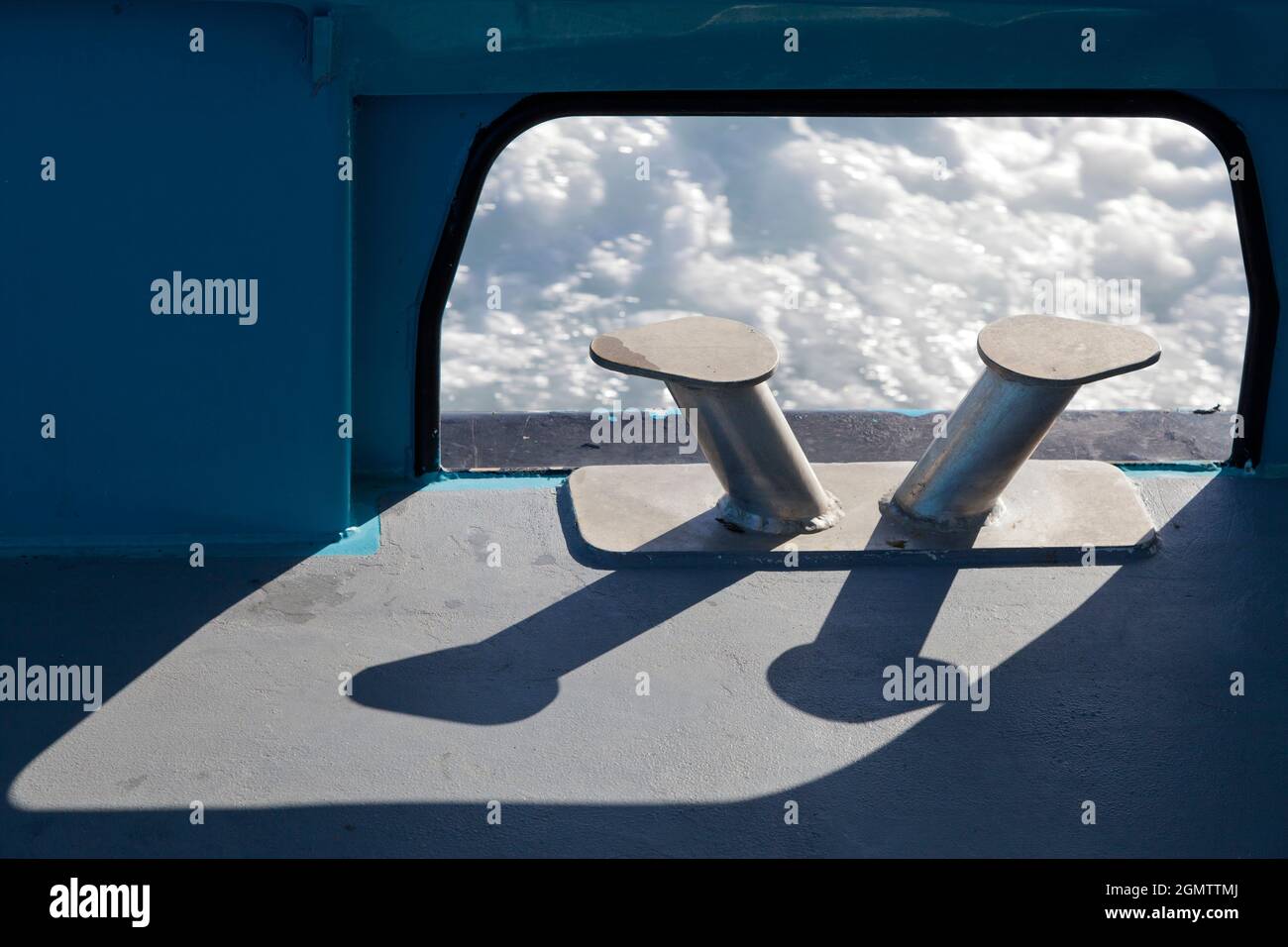 Boat mooring posts hi-res stock photography and images - Alamy