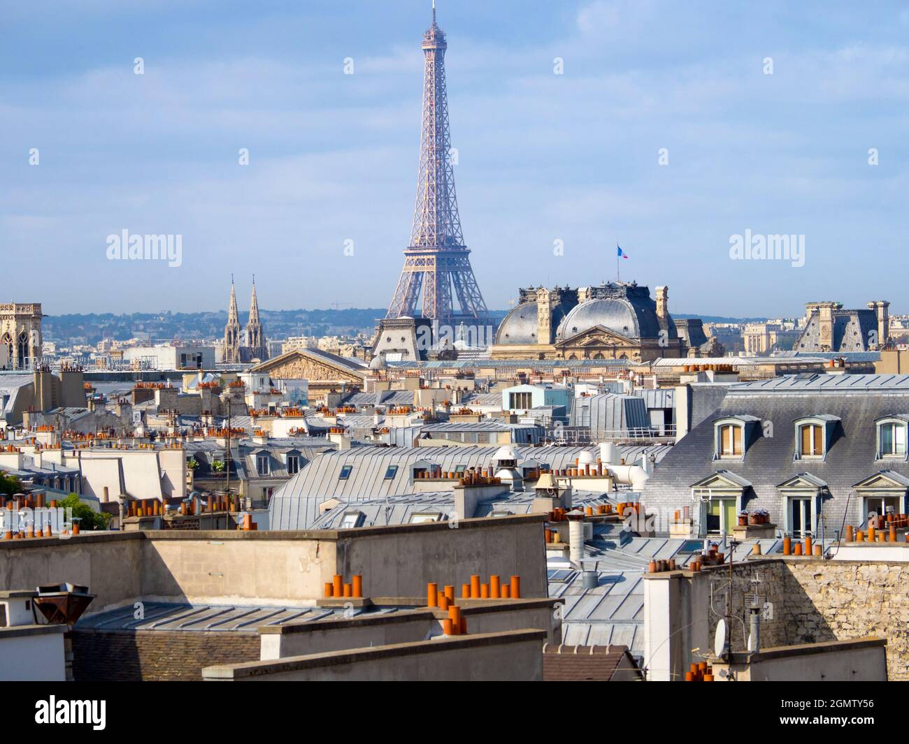 Paris skyline feature hi-res stock photography and images - Alamy