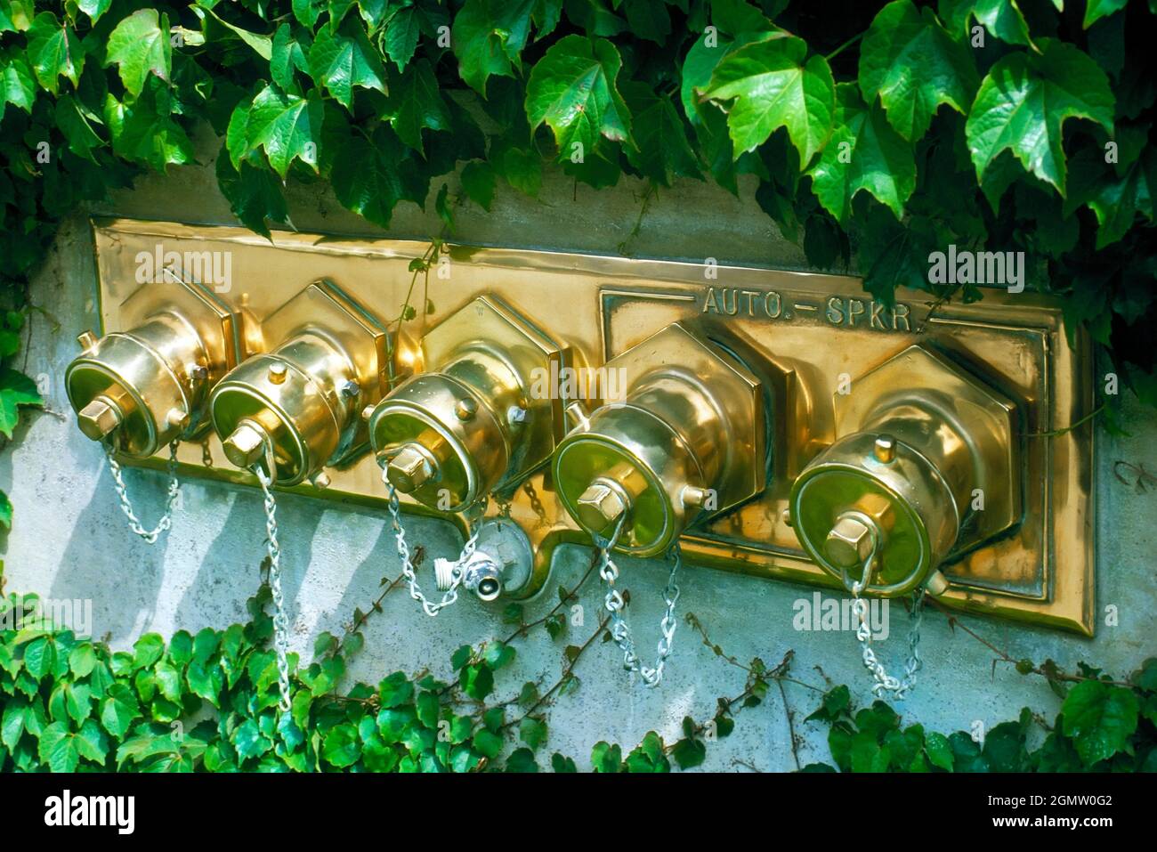 Golden fire hydrant san francisco hi-res stock photography and images ...