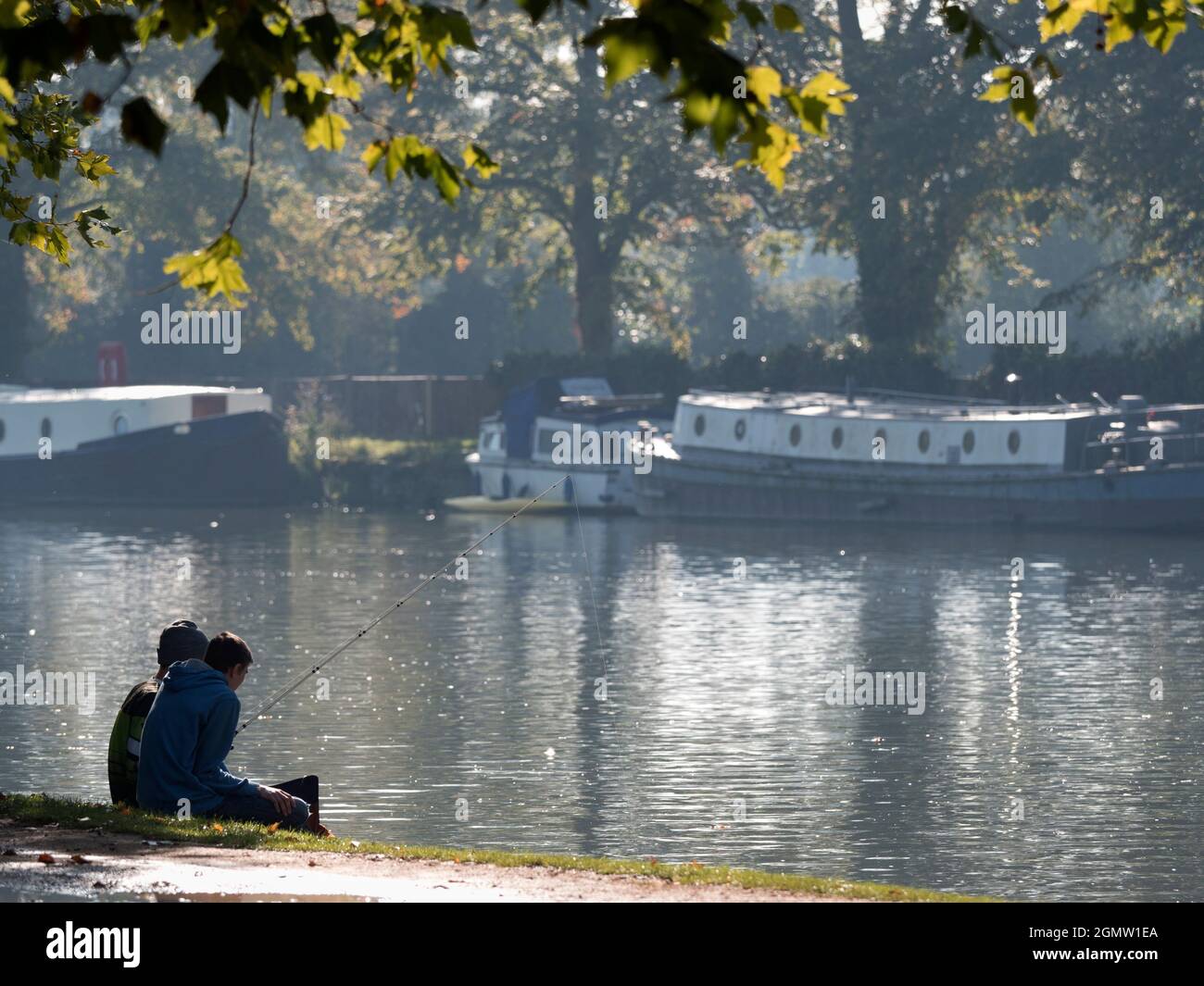 Oxford, England - 27 October 2019; A tranquil scene by Thames at Oxford ...