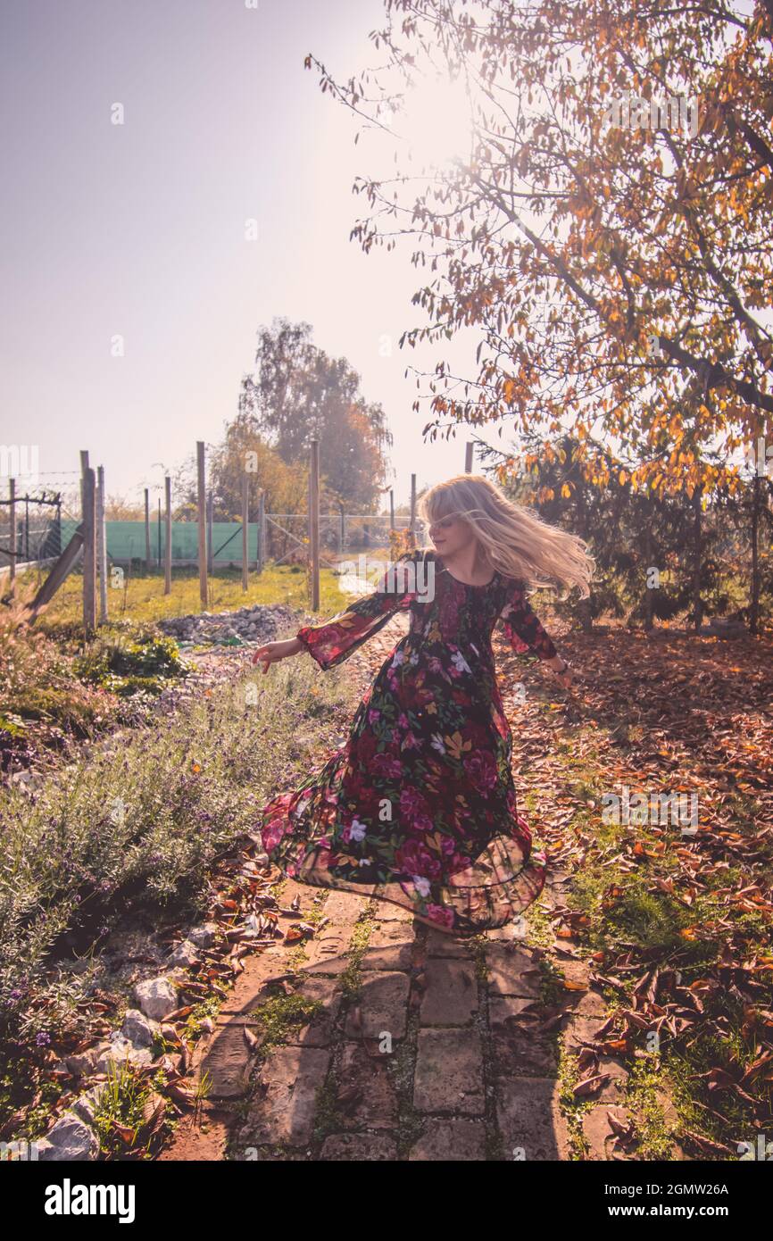 Kids dancing outside hi-res stock photography and images - Alamy