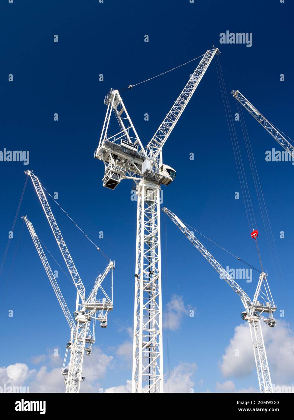 Giant cranes hi-res stock photography and images - Alamy
