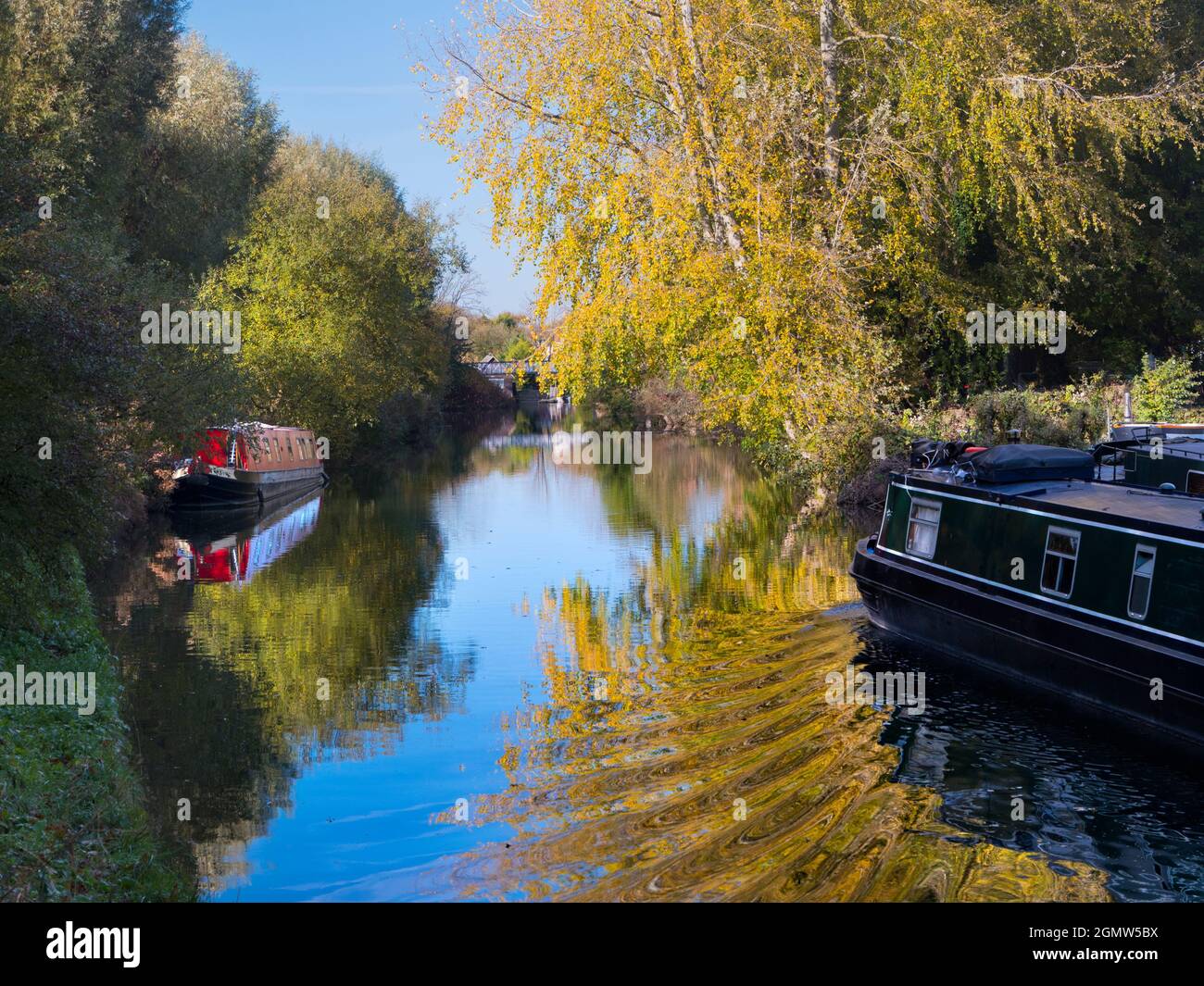 Oxford, England - 2 November 2018; A tranquil scene by Thames at Oxford ...