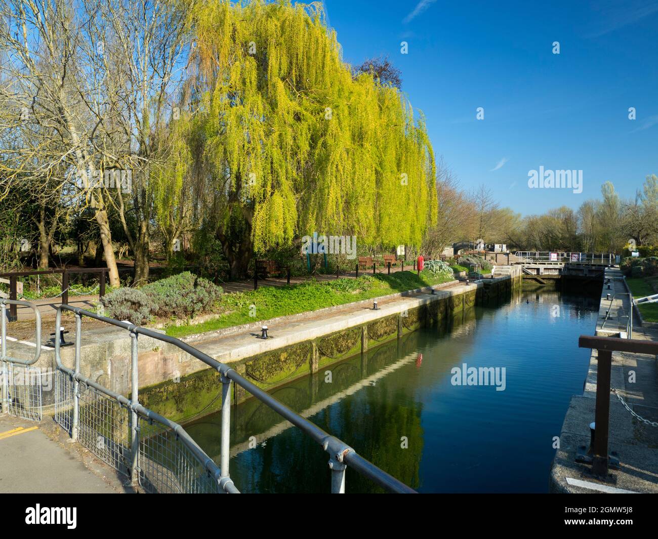 Iffley, Oxfordshire - England - 1 April 2019; The Thames Path walkway ...