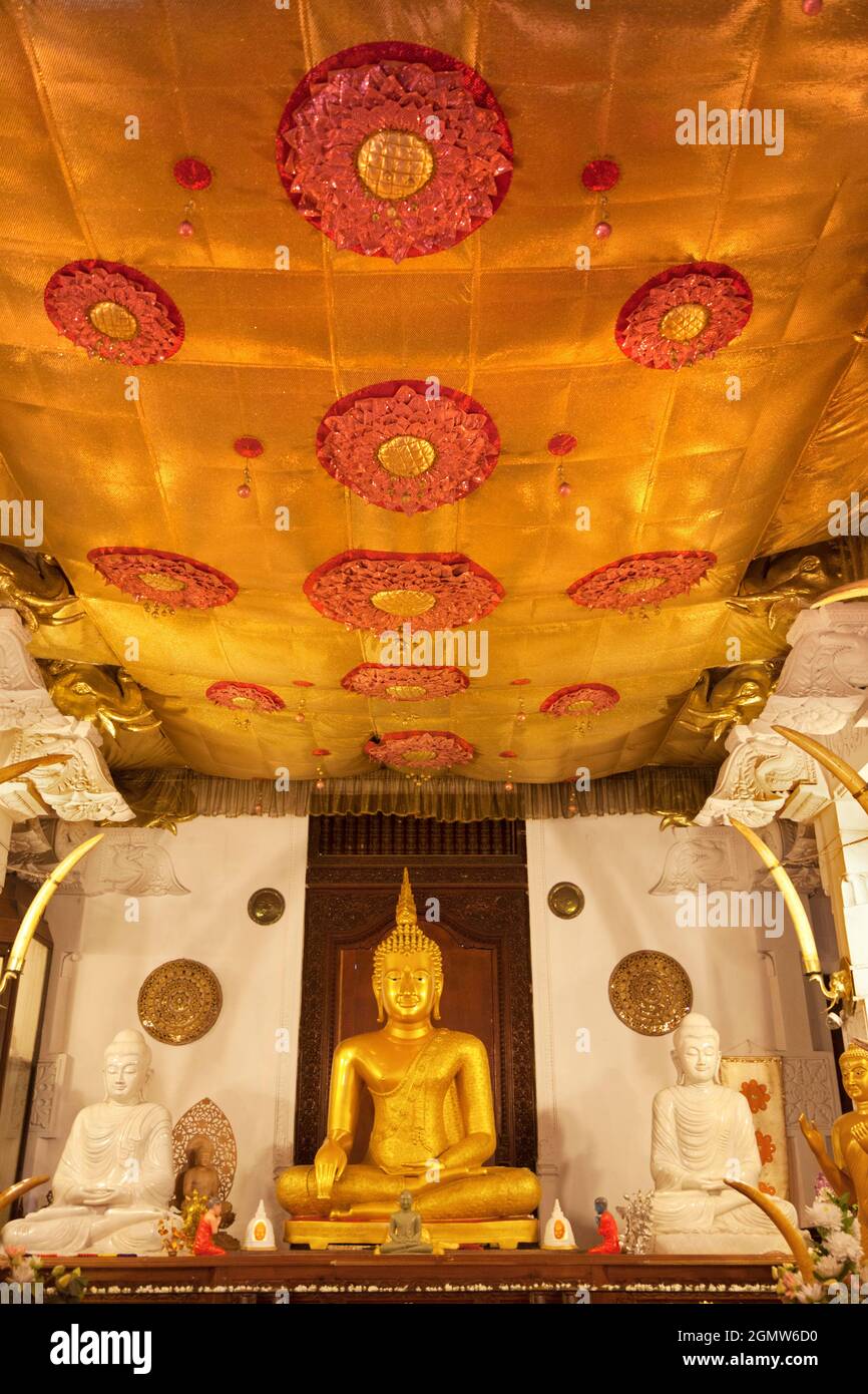 Buddha tooth relic sri lanka hi-res stock photography and images - Alamy