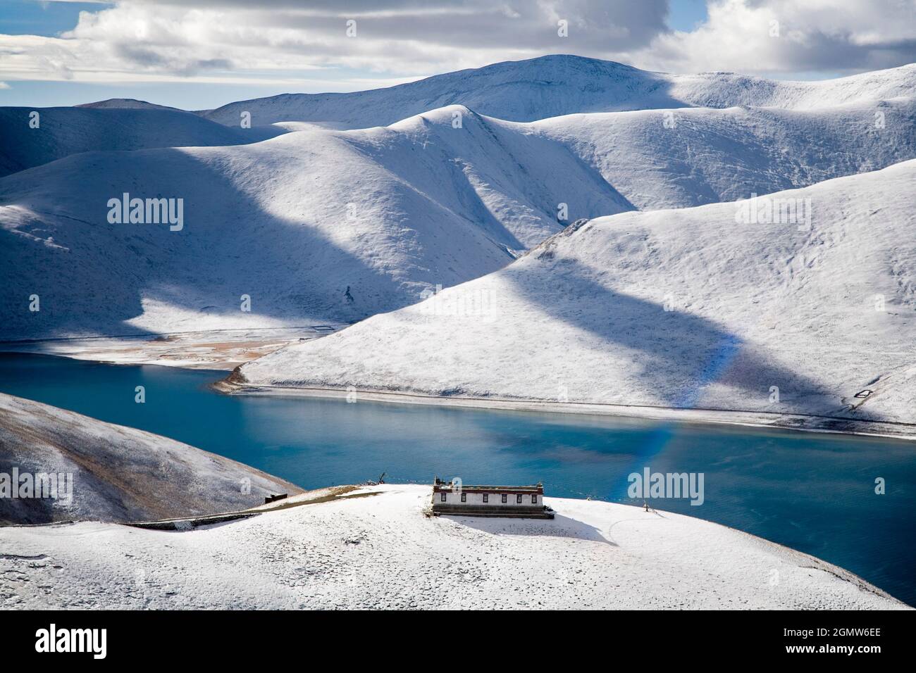 Tibet - October 2006. The stunning turquoise- coloured Yamdrok Lake is ...