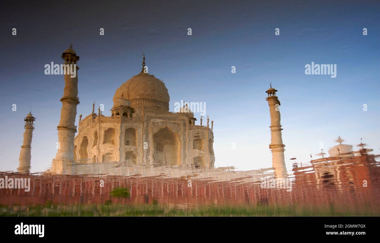 Taj mahal from outside hi-res stock photography and images - Alamy