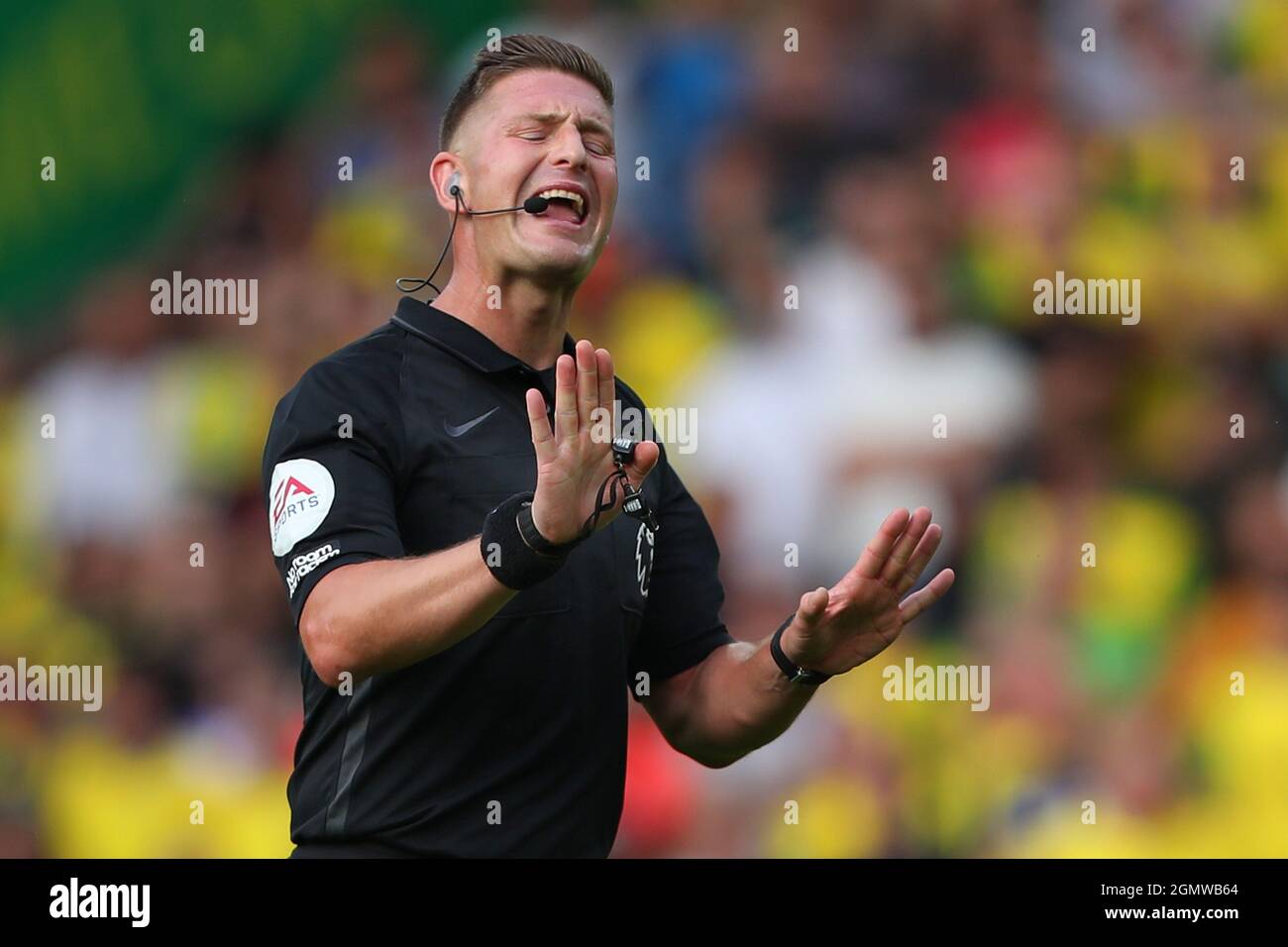 Referee robert jones hi-res stock photography and images - Alamy
