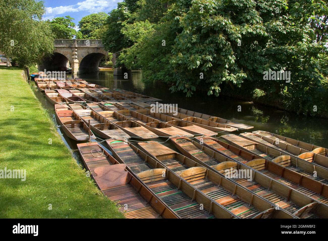 Oxford, England - 2005; A tranquil scene by Magdalen Bridge over the ...