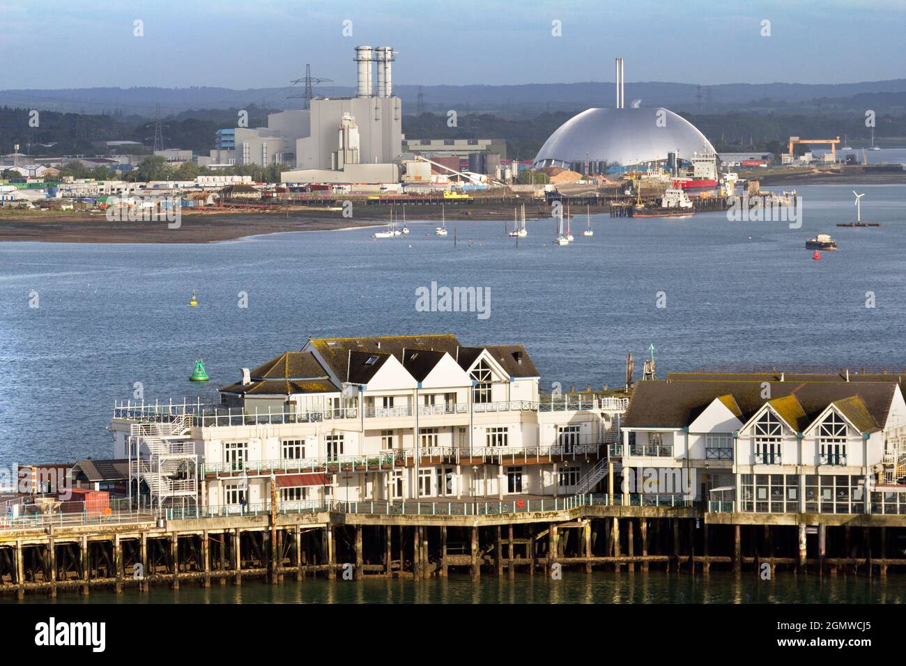 Marchwood incinerator power station southampton hi-res stock ...