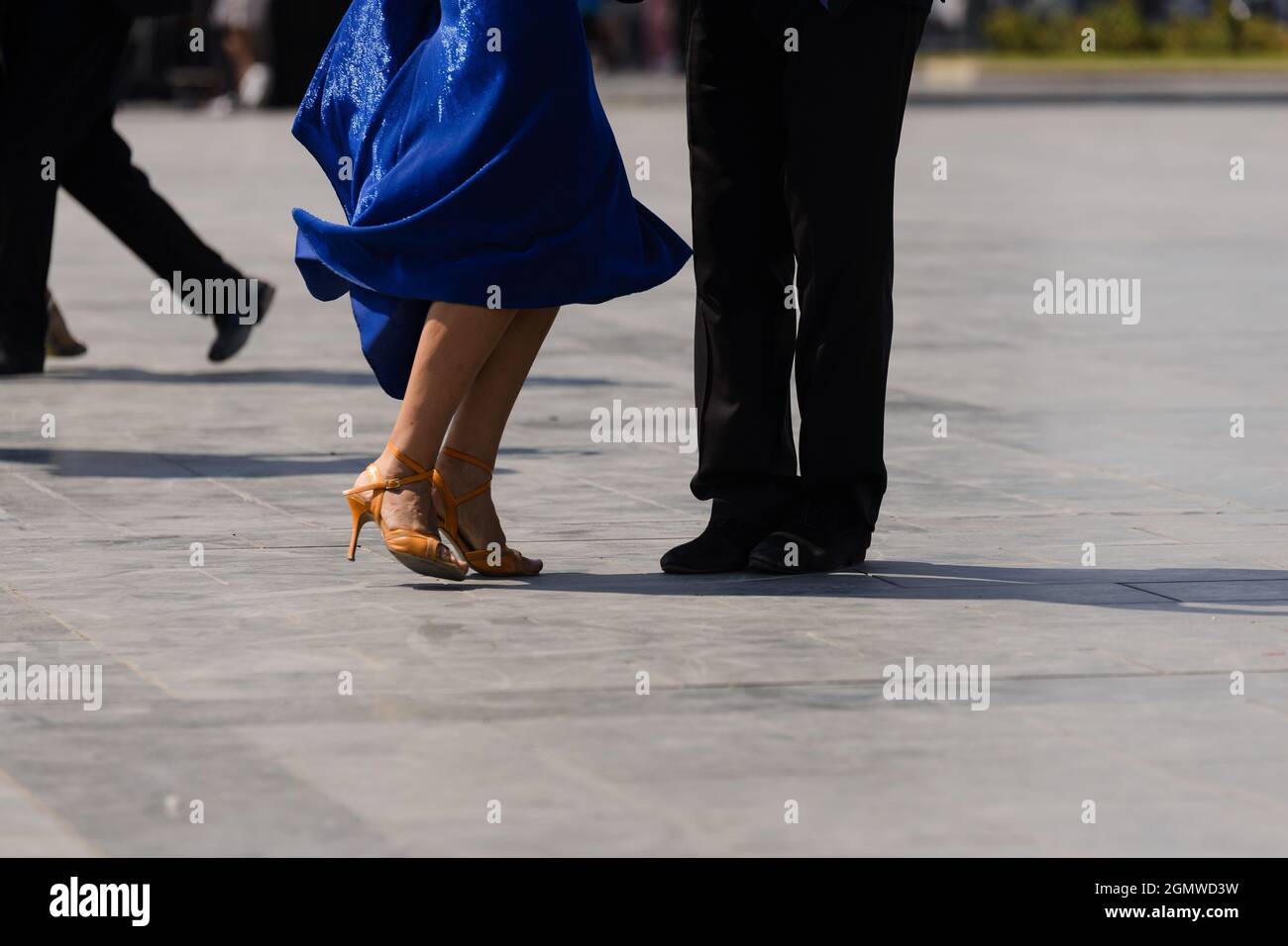 Tango dancers feet dancing close hi-res stock photography and images ...