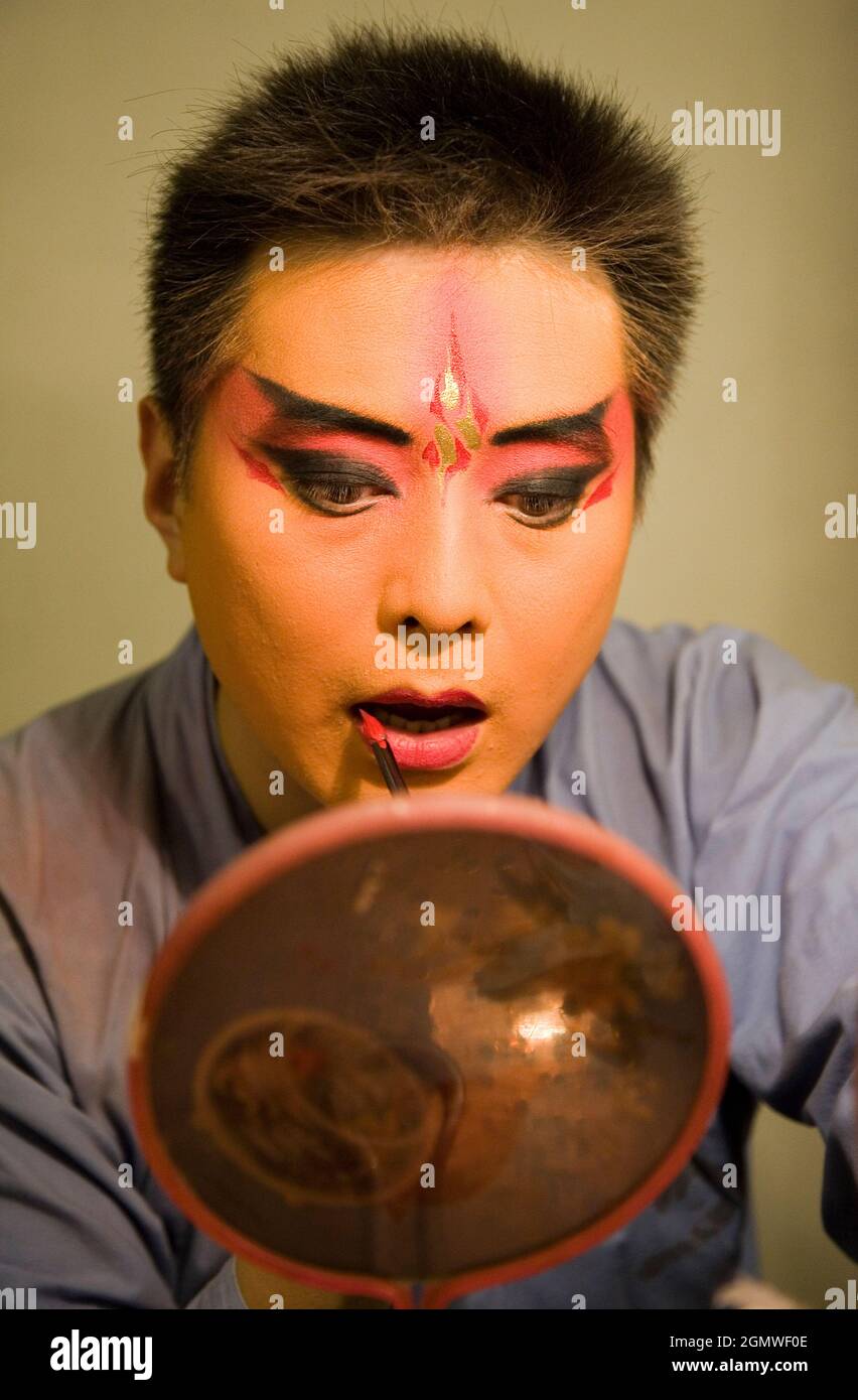 Peking opera performer man hi-res stock photography and images - Alamy