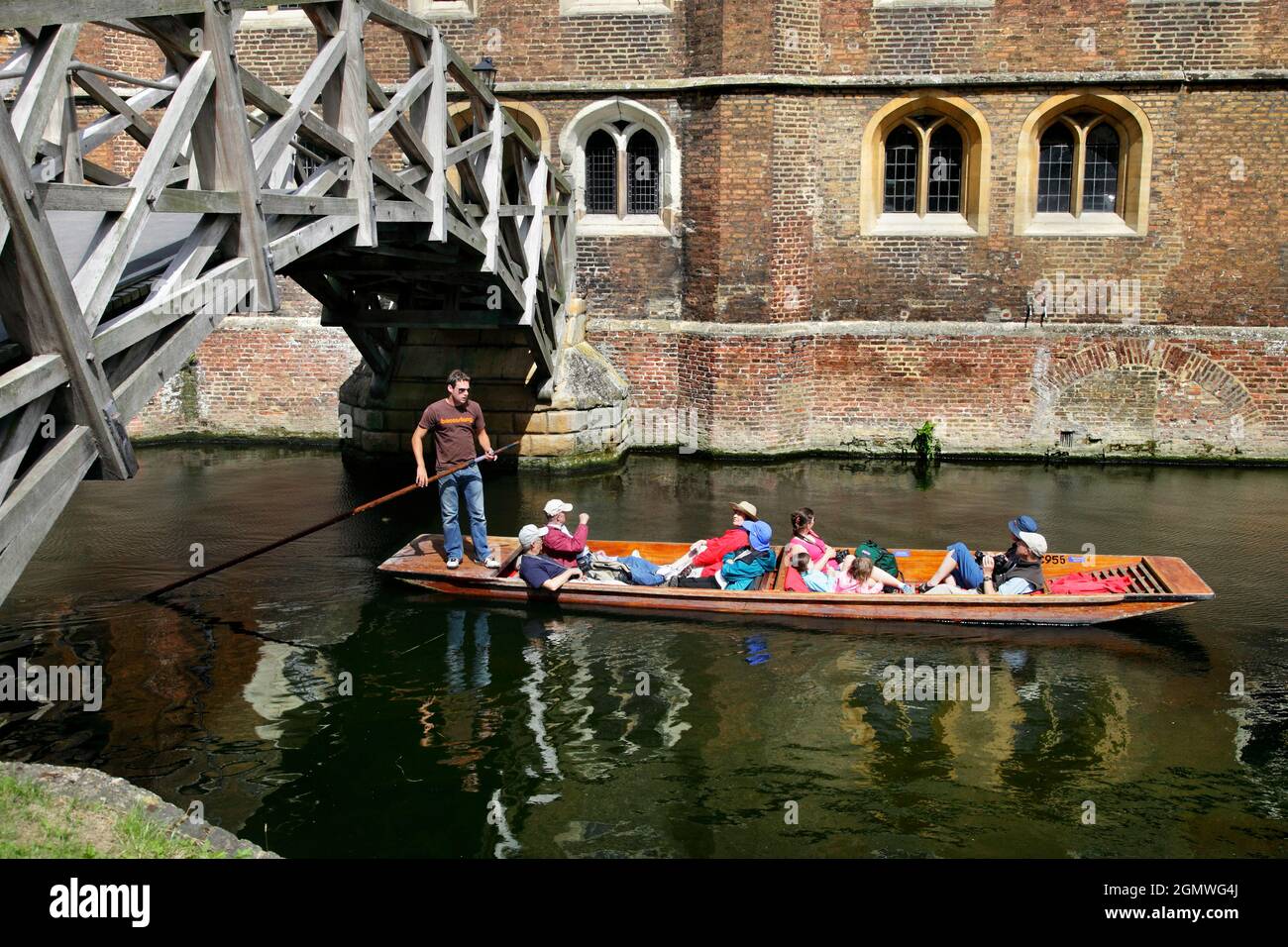 Queens college cambridge mathematical bridge hi-res stock photography ...