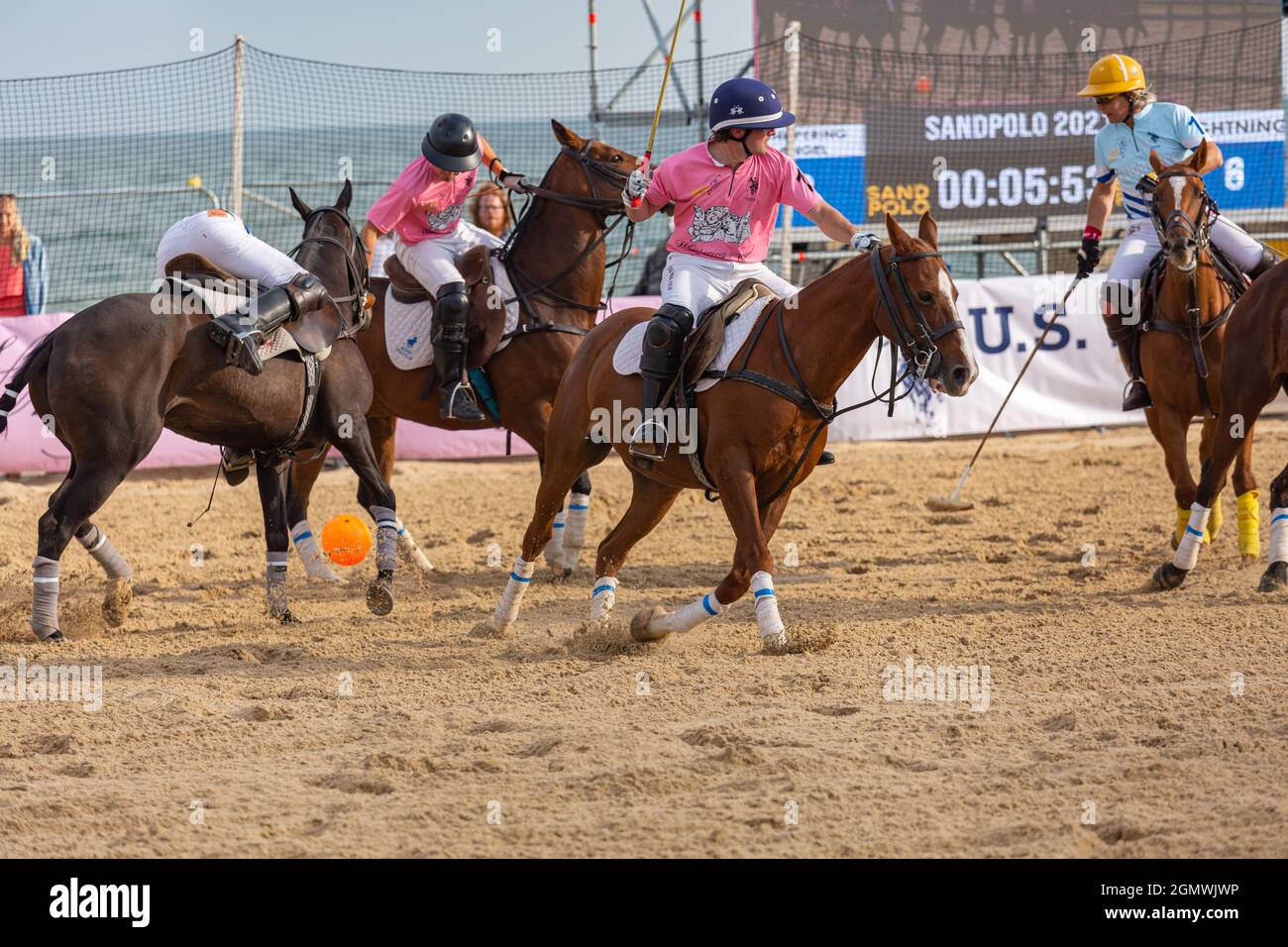 Us polo assn hi-res stock photography and images - Alamy