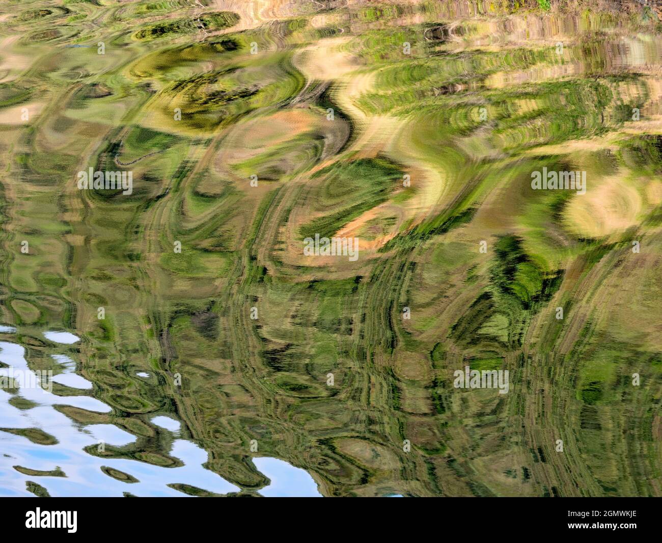 The scenic Douro Valley, which runs from the Atlantic coast at Porto ...