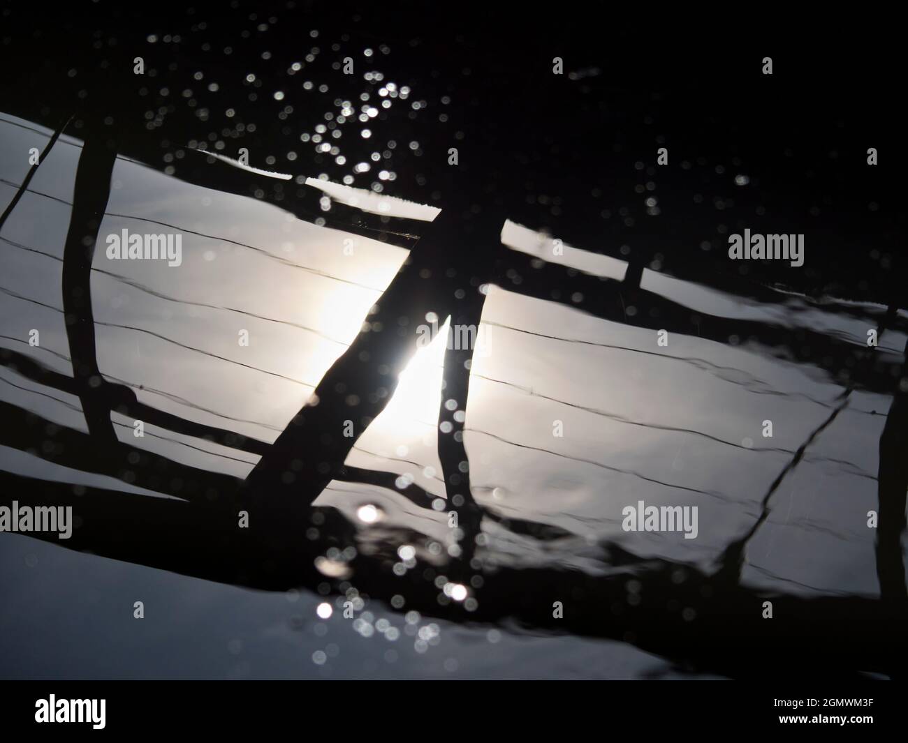 Oxford, England - 27 October 2019 This tubular truss footbridge over ...