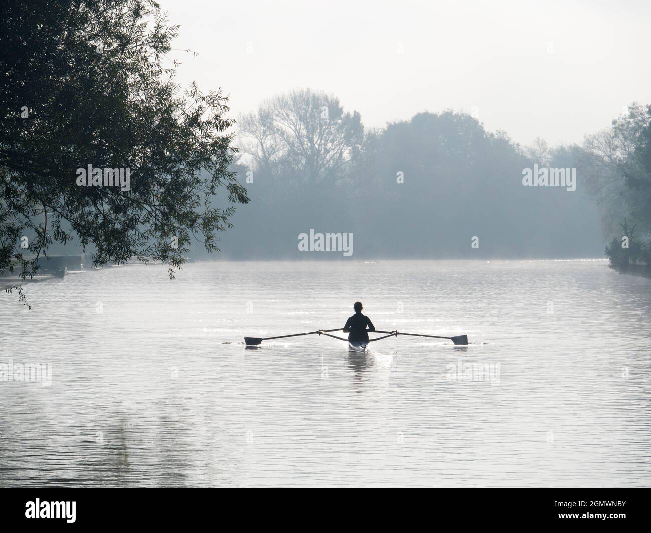 Oxford, England - 19 October 2018; university members rowing. Rowing ...