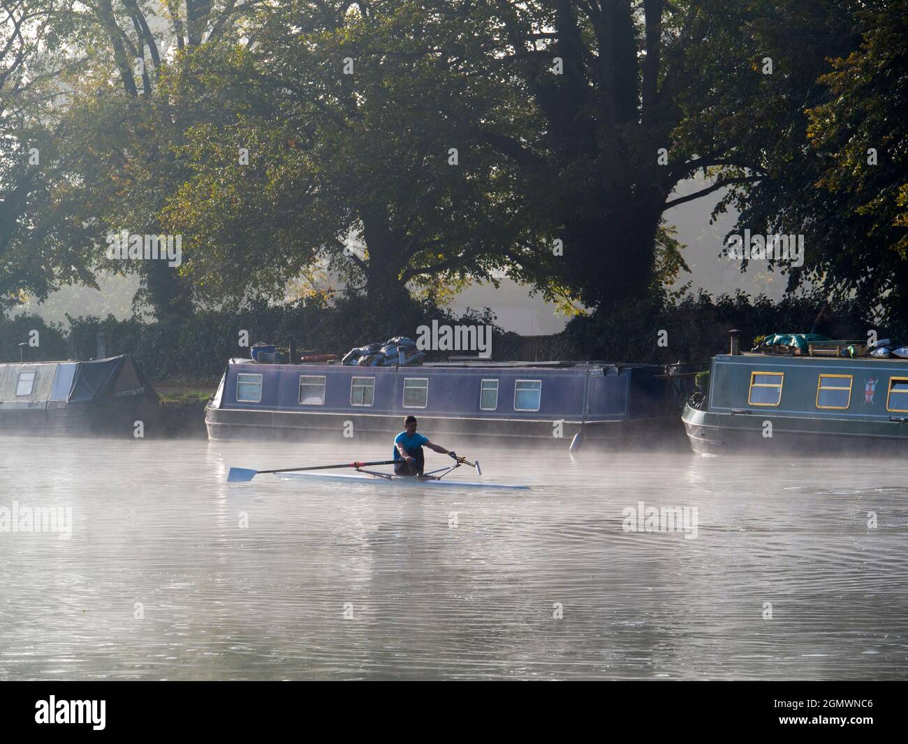 Oxford, England - 19 October 2018; university members rowing. Rowing ...