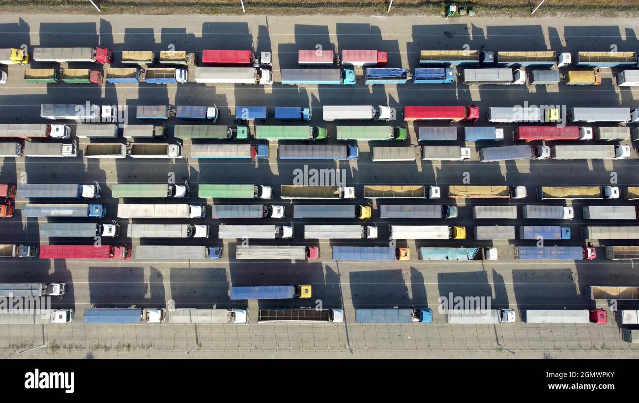 Car unloading yard hi-res stock photography and images - Alamy