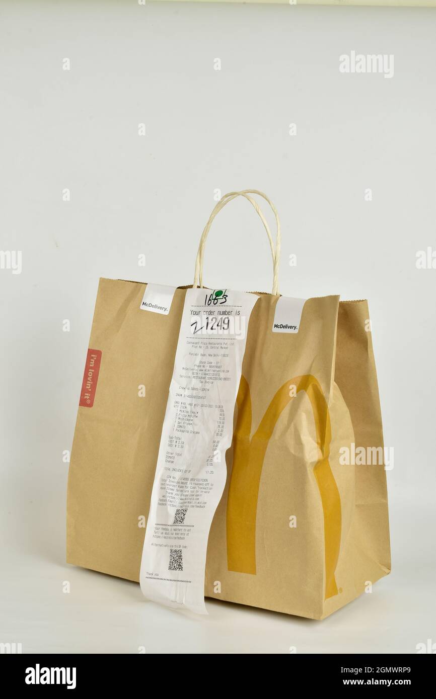 Food paper parcel hi-res stock photography and images - Alamy