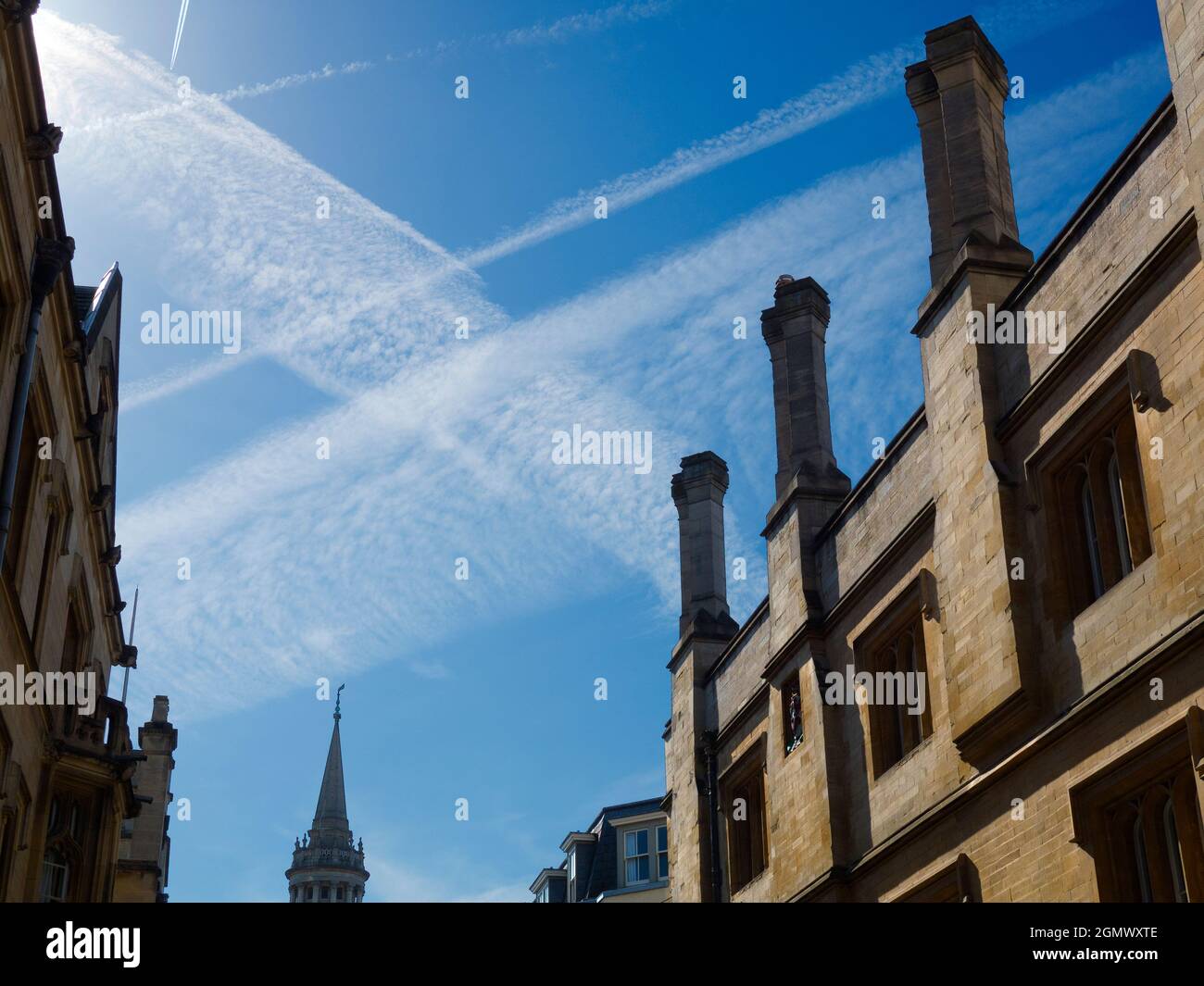 Turl Street connects two of Oxford's main thoroughfares - the High ...