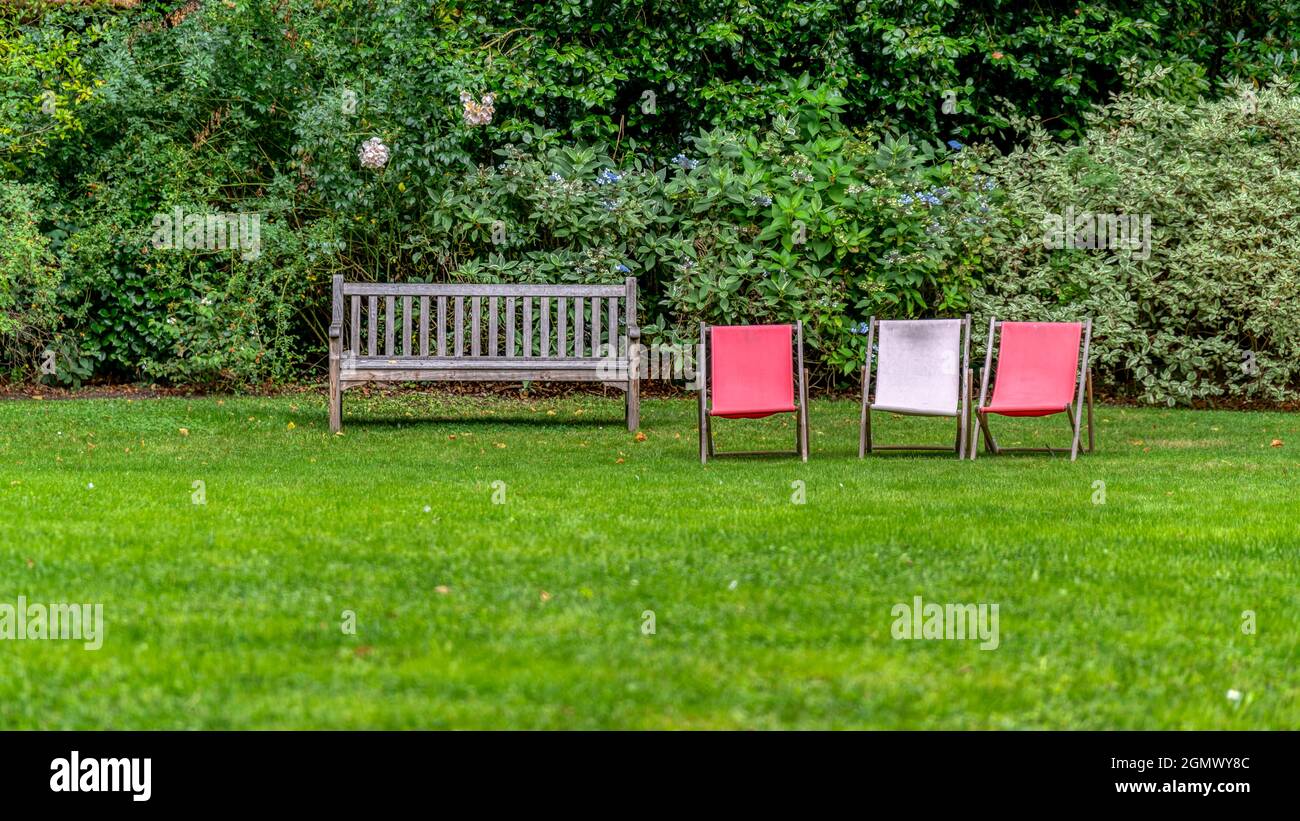 A little rest and relaxation on deckchairs set in a sumptuous garden ...
