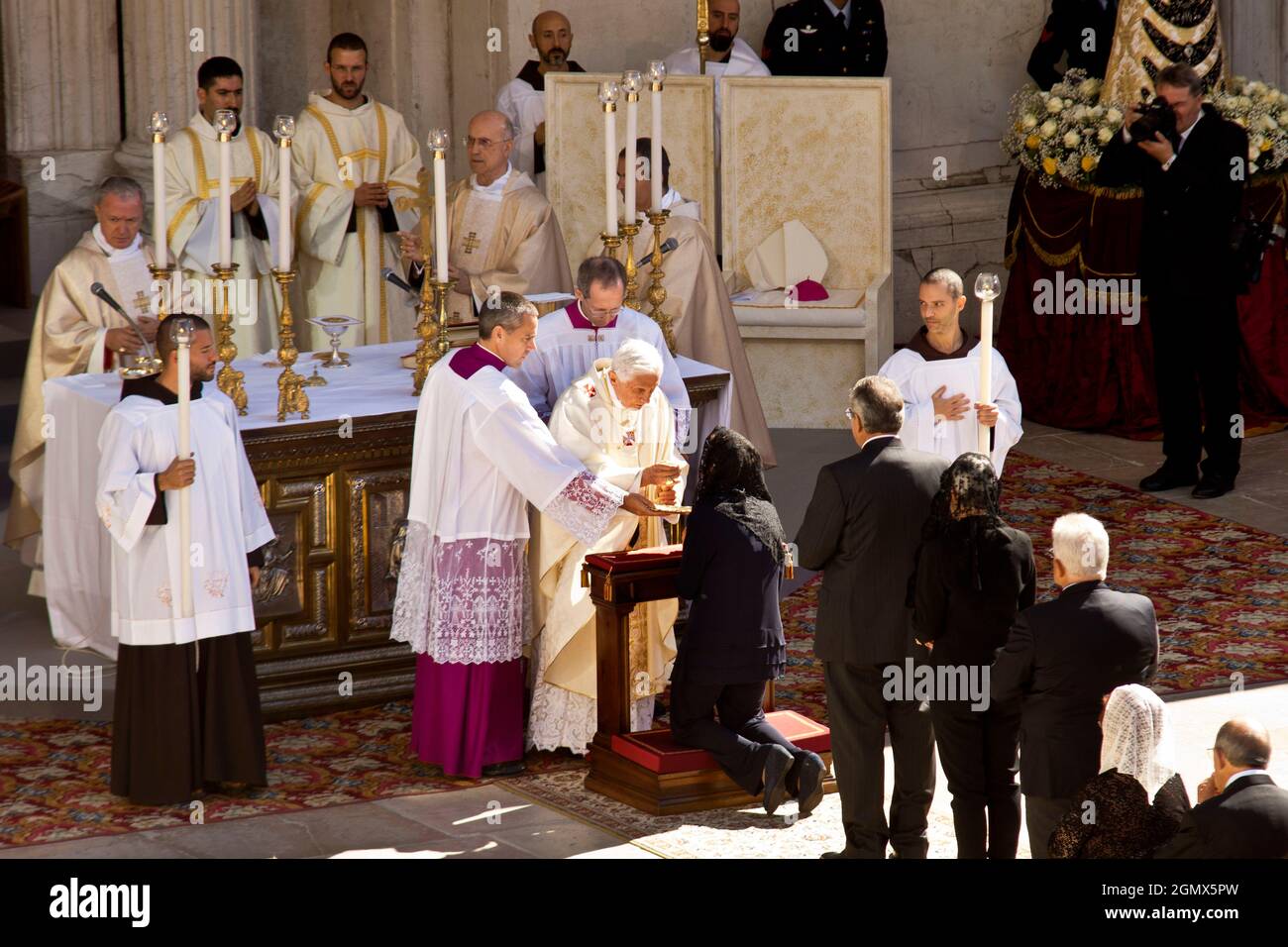 Pope Benedict XVI, Churchyard Basilica, Mass, Communion of the Faithful ...