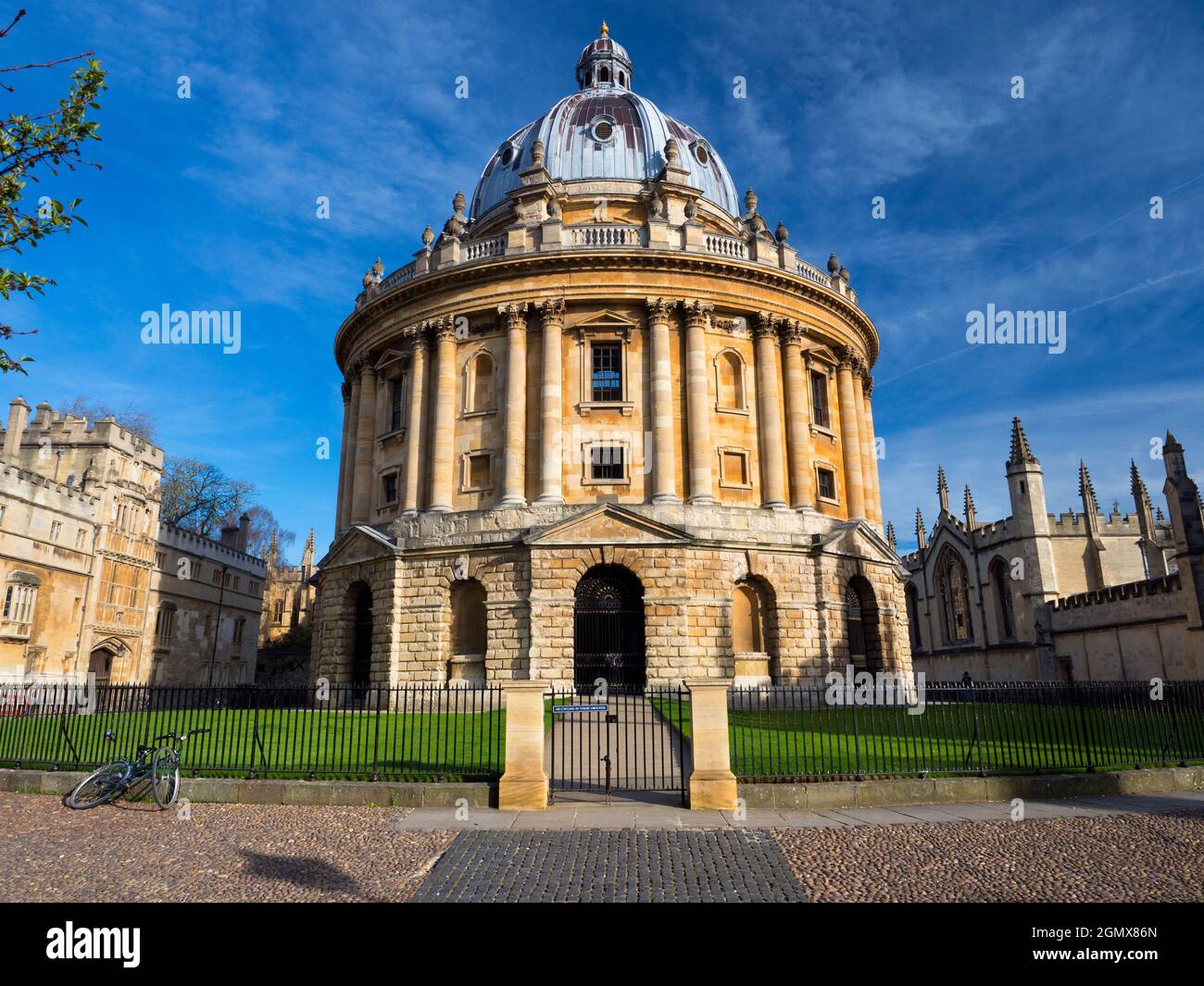 Radcliffe Square lies at the heart of historic Oxford. Centre-stage is ...