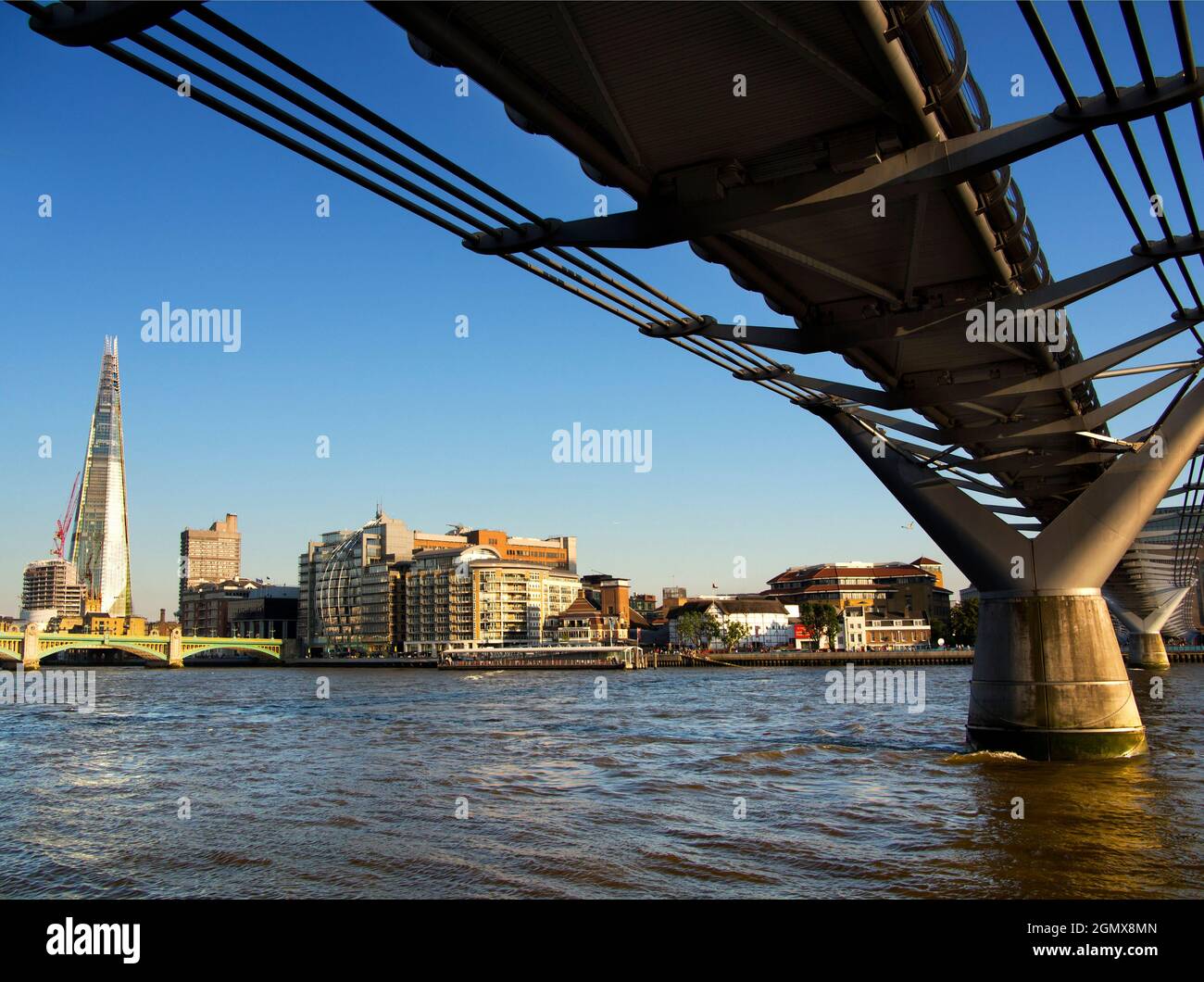 Two storey bridge hi-res stock photography and images - Alamy