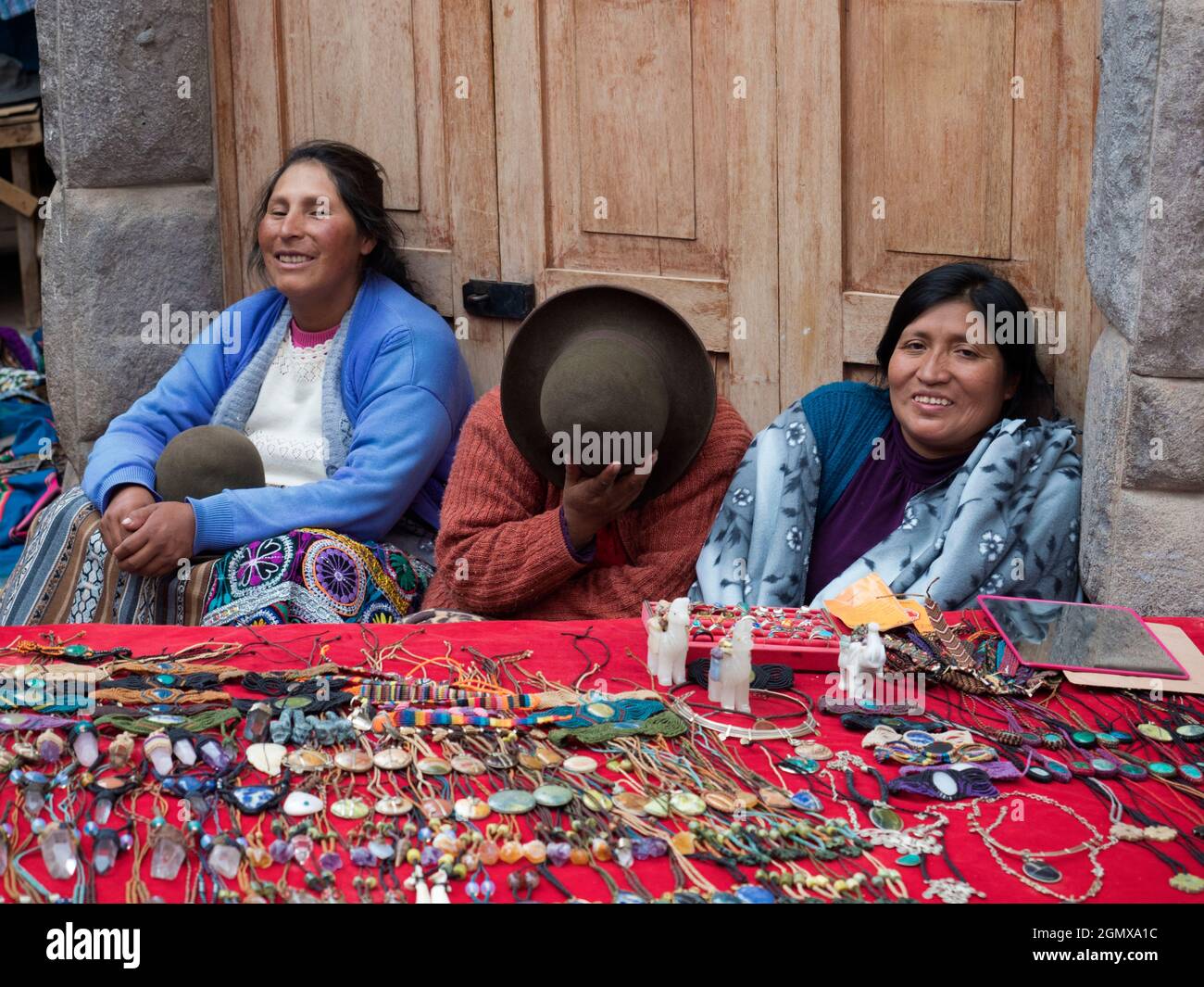 South america peru old woman hi-res stock photography and images - Alamy