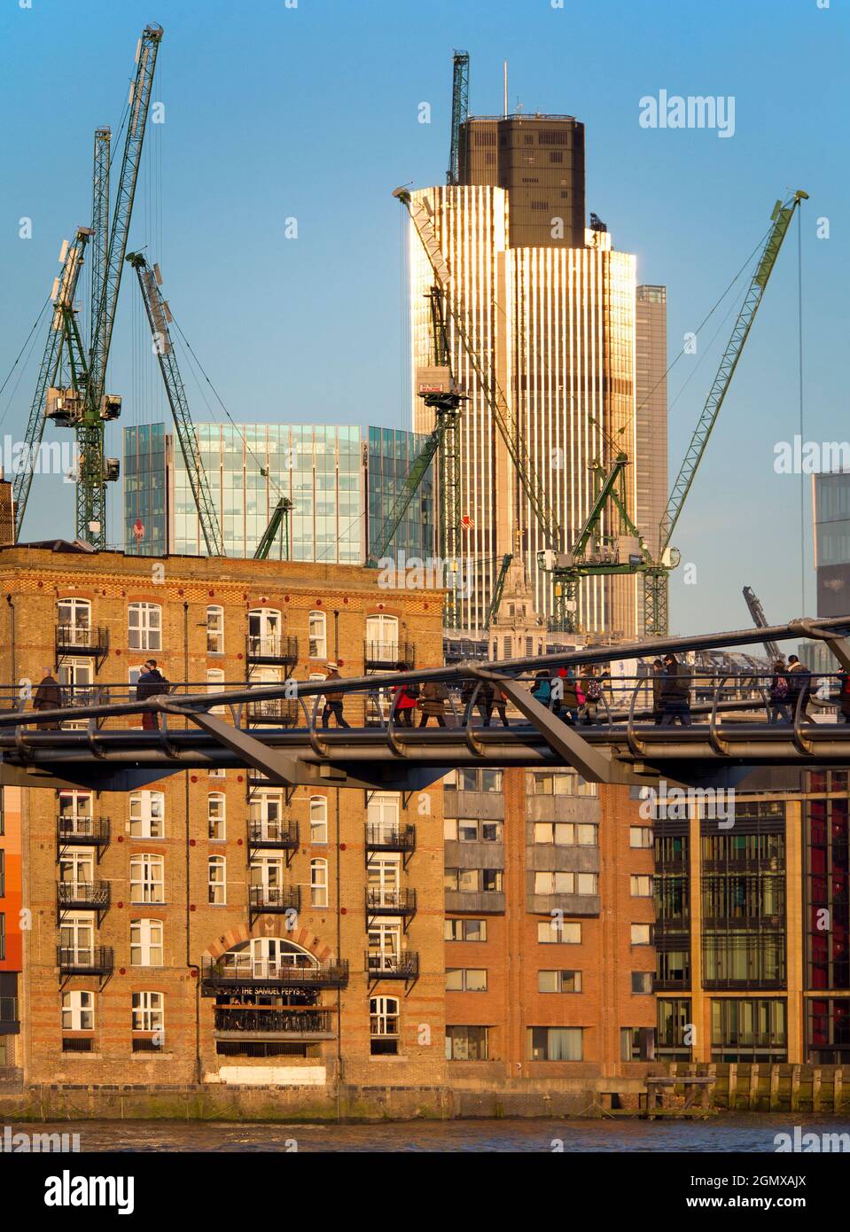 Two of London's new architectural Icons - the Millennium footbridge and ...
