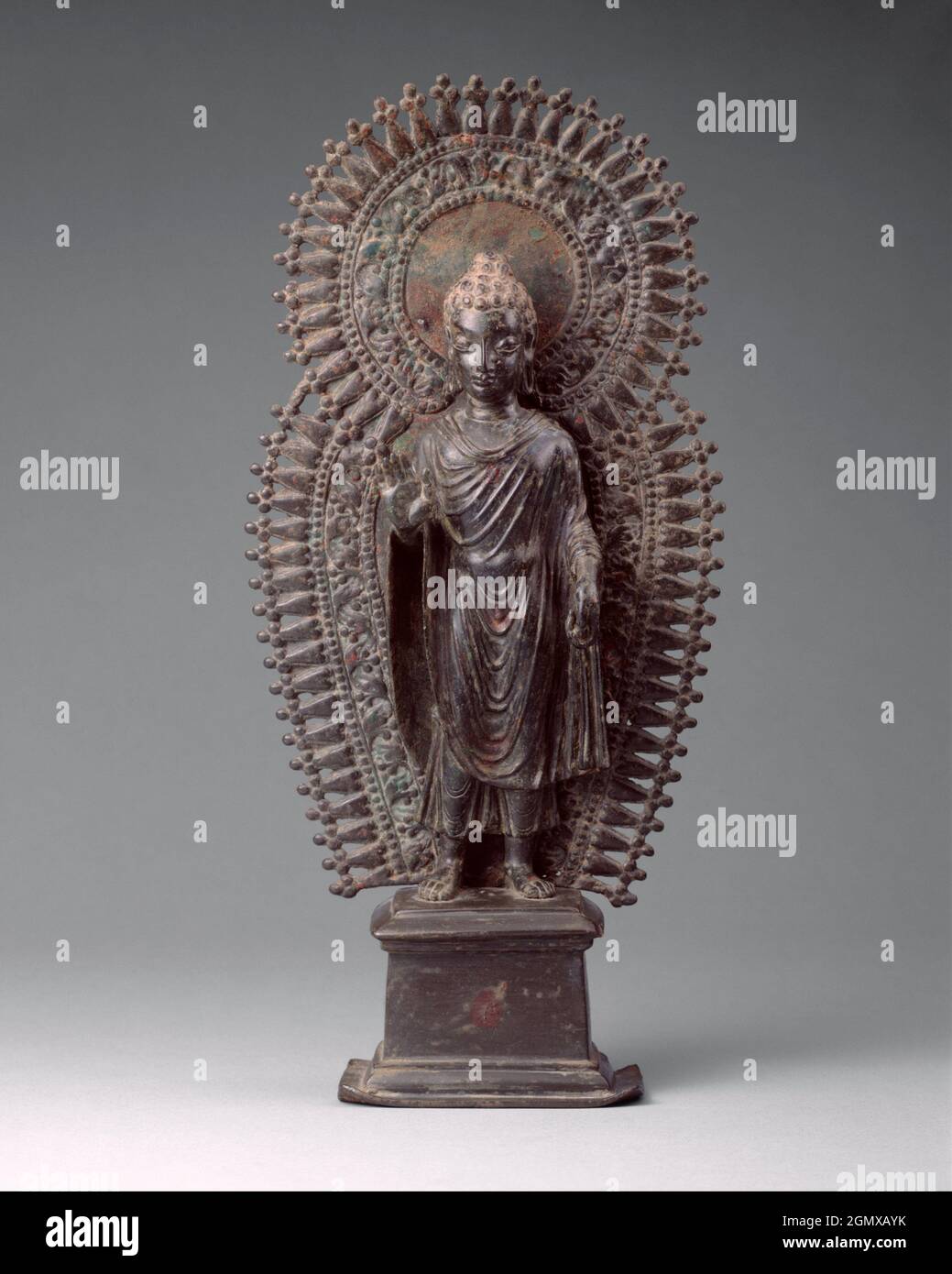 Radiate halo hi-res stock photography and images - Alamy