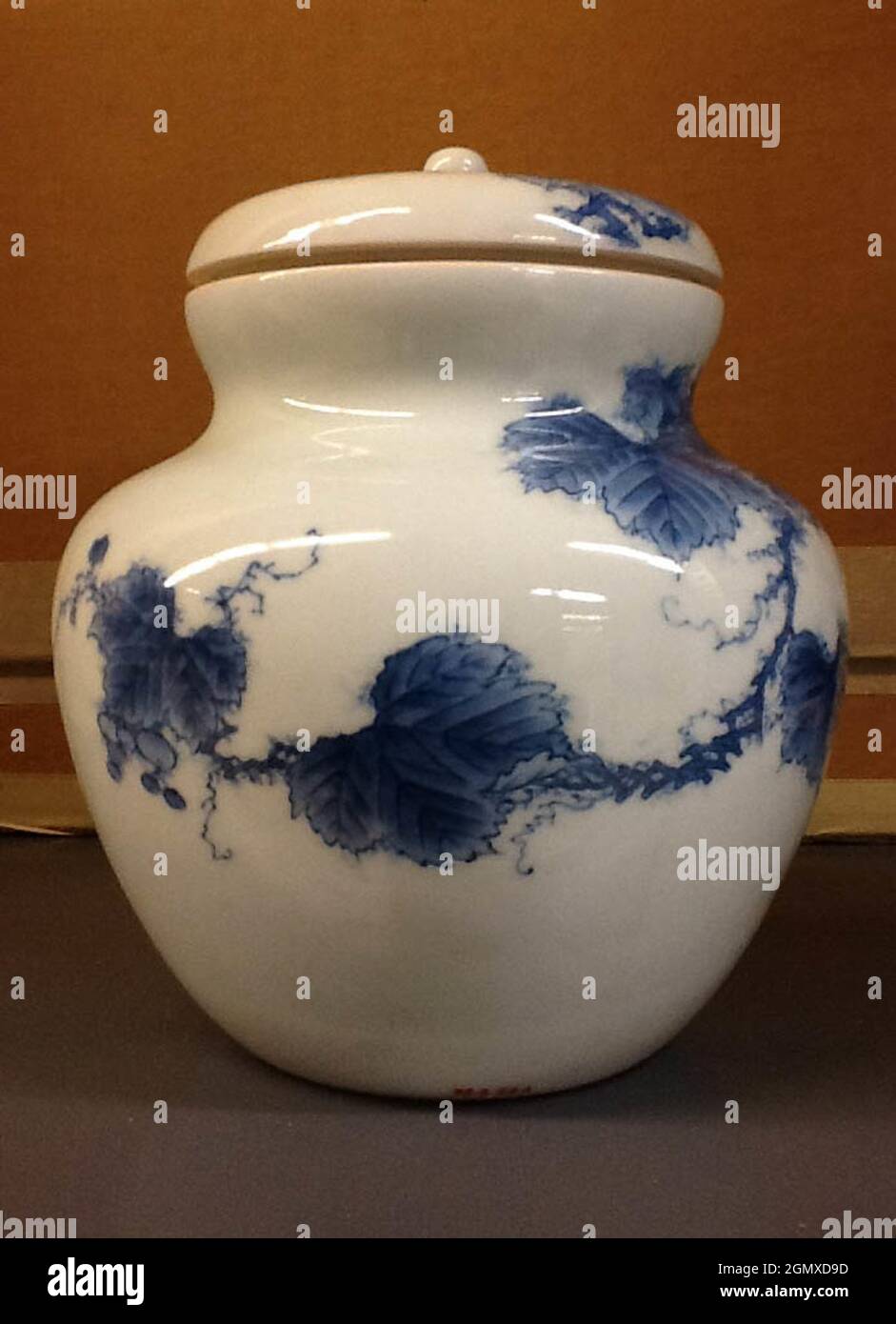 White porcelain hirado ware hi-res stock photography and images - Alamy