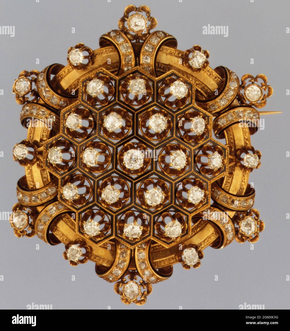 Brooch maker hi-res stock photography and images - Alamy