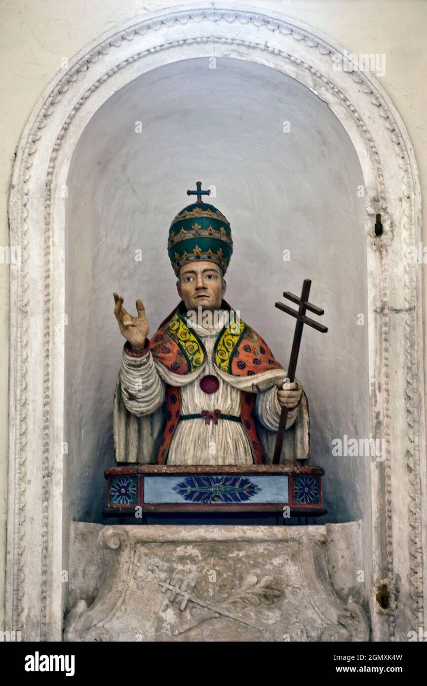 Statua papa celestino v hi-res stock photography and images - Alamy