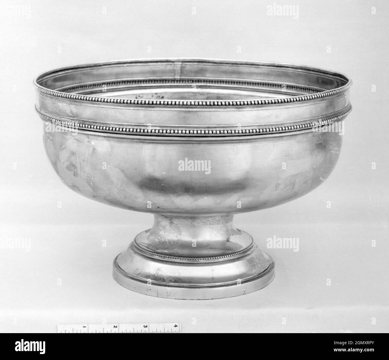 Plate dimensions hi-res stock photography and images - Alamy