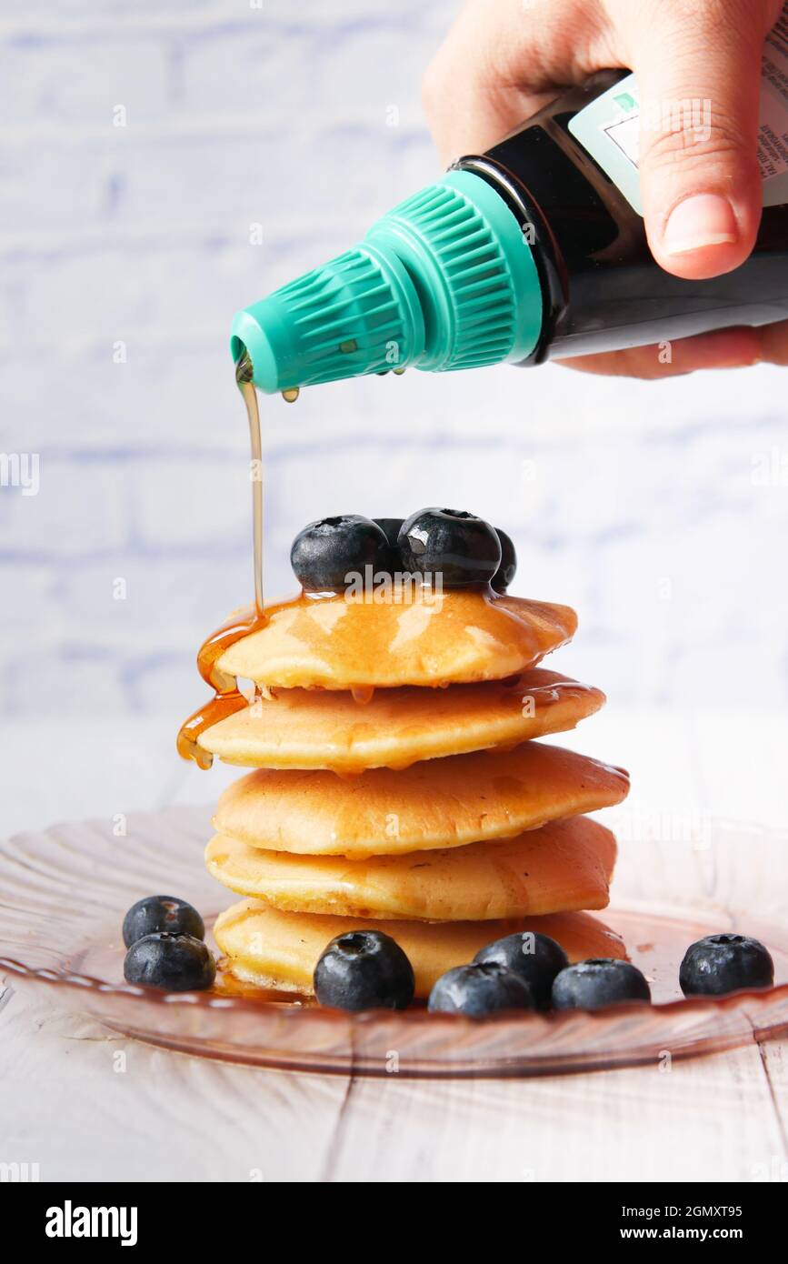 Pancake pouring syrup hi-res stock photography and images - Alamy